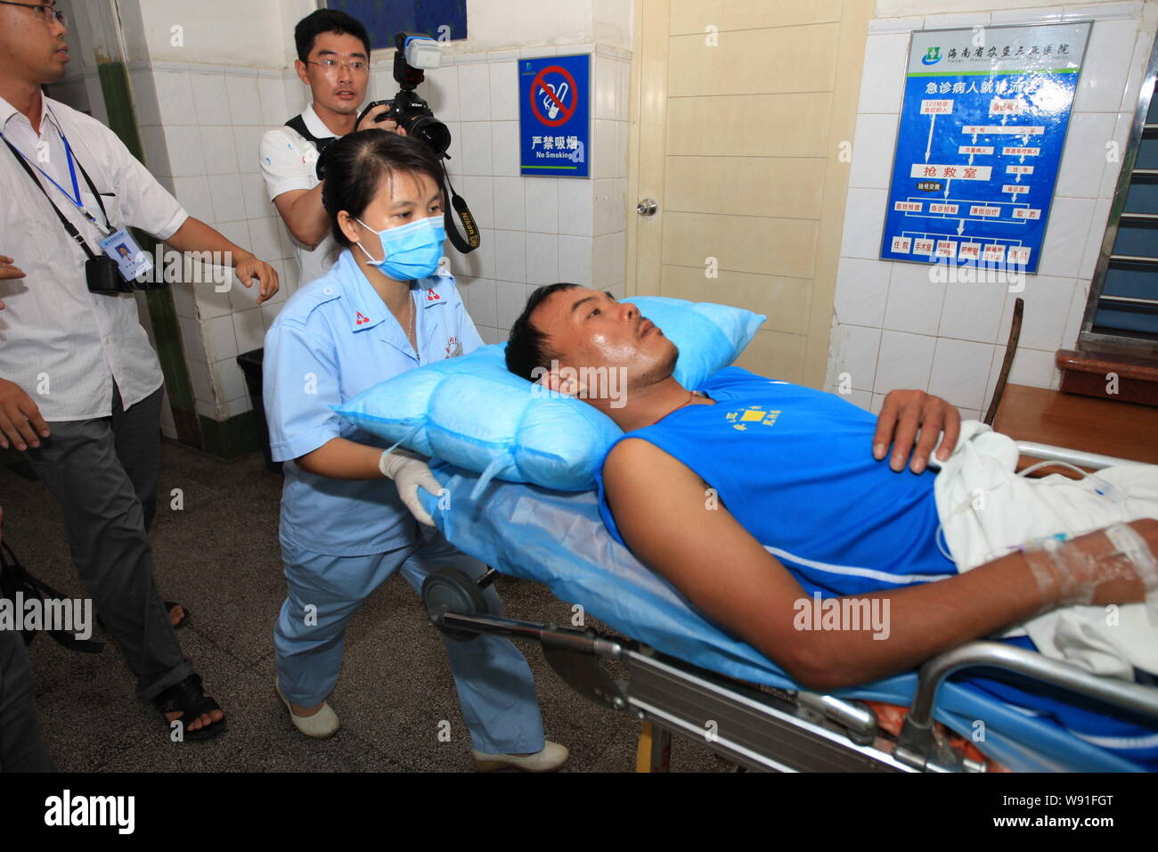 Chinese hospital ship hi-res stock photography and images - Alamy