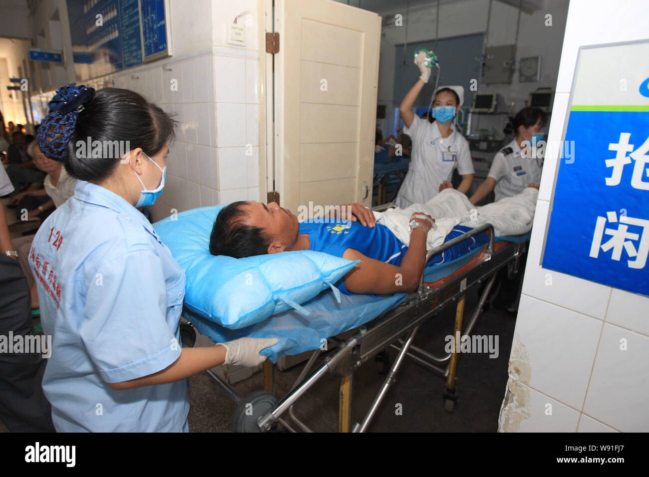 Chinese hospital ship hi-res stock photography and images - Alamy