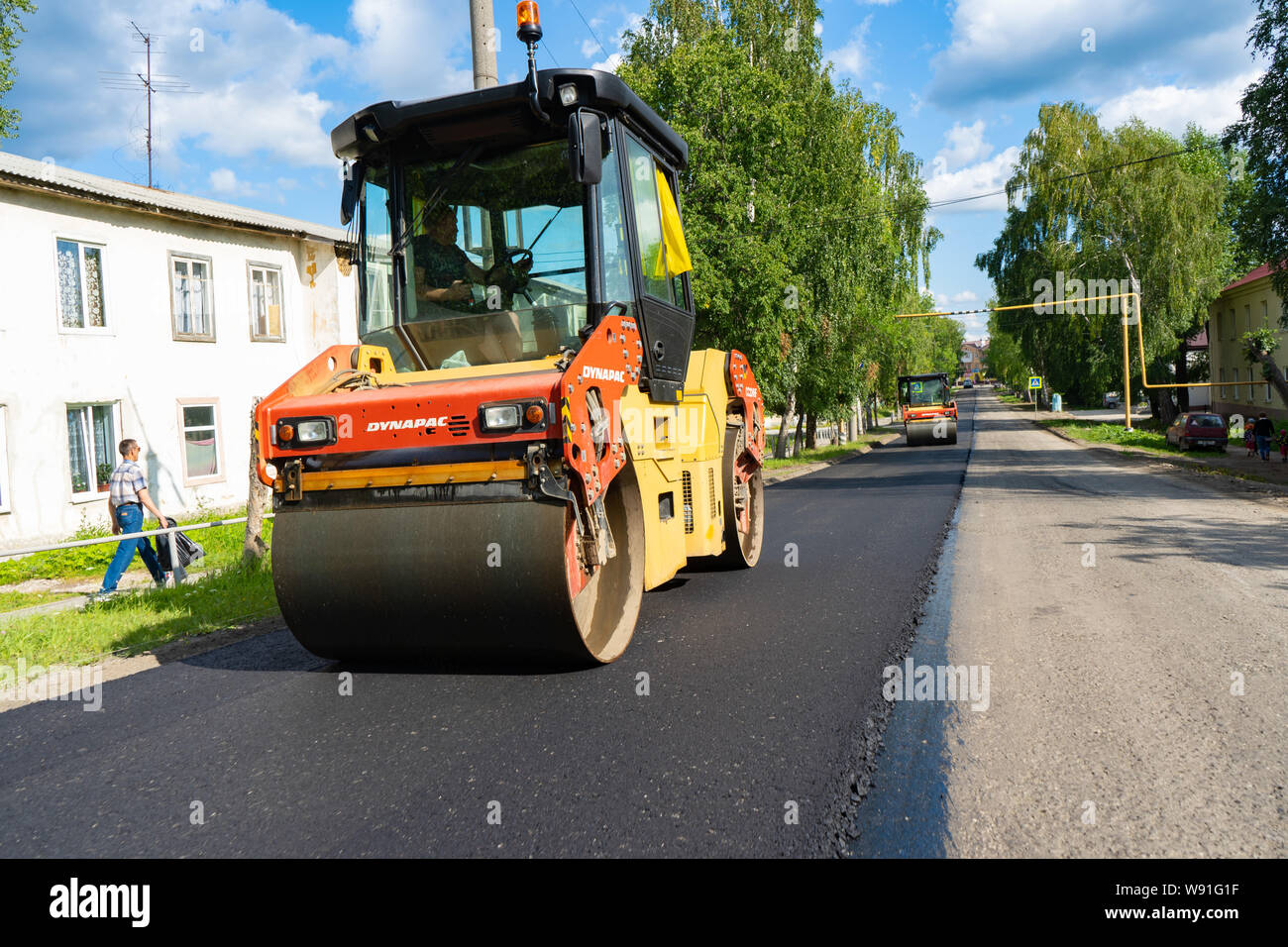 Construction highway excavator operation hi-res stock photography and ...