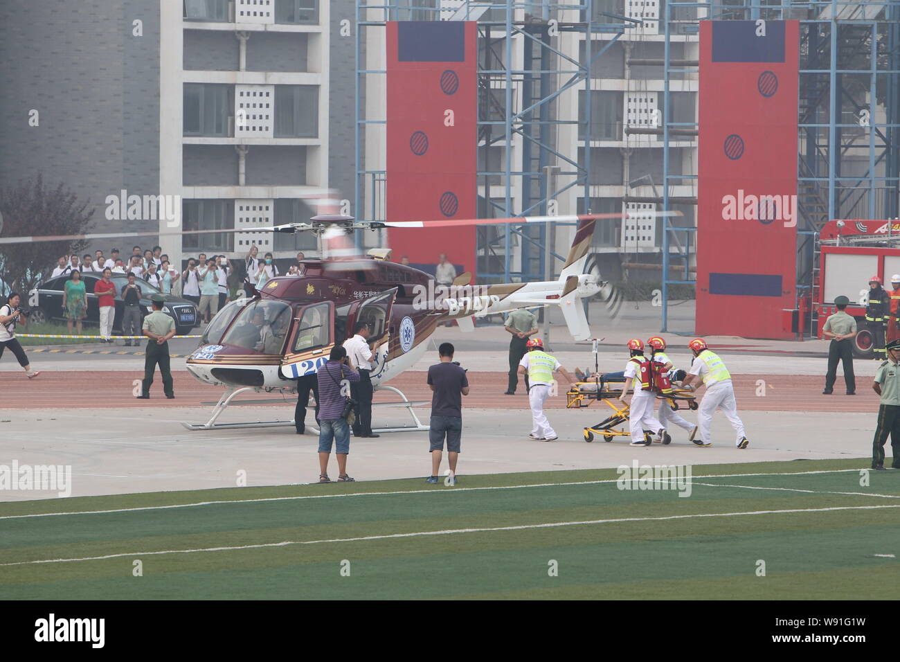 Chinese medics take part in a medical rescue and emergency drill held ...