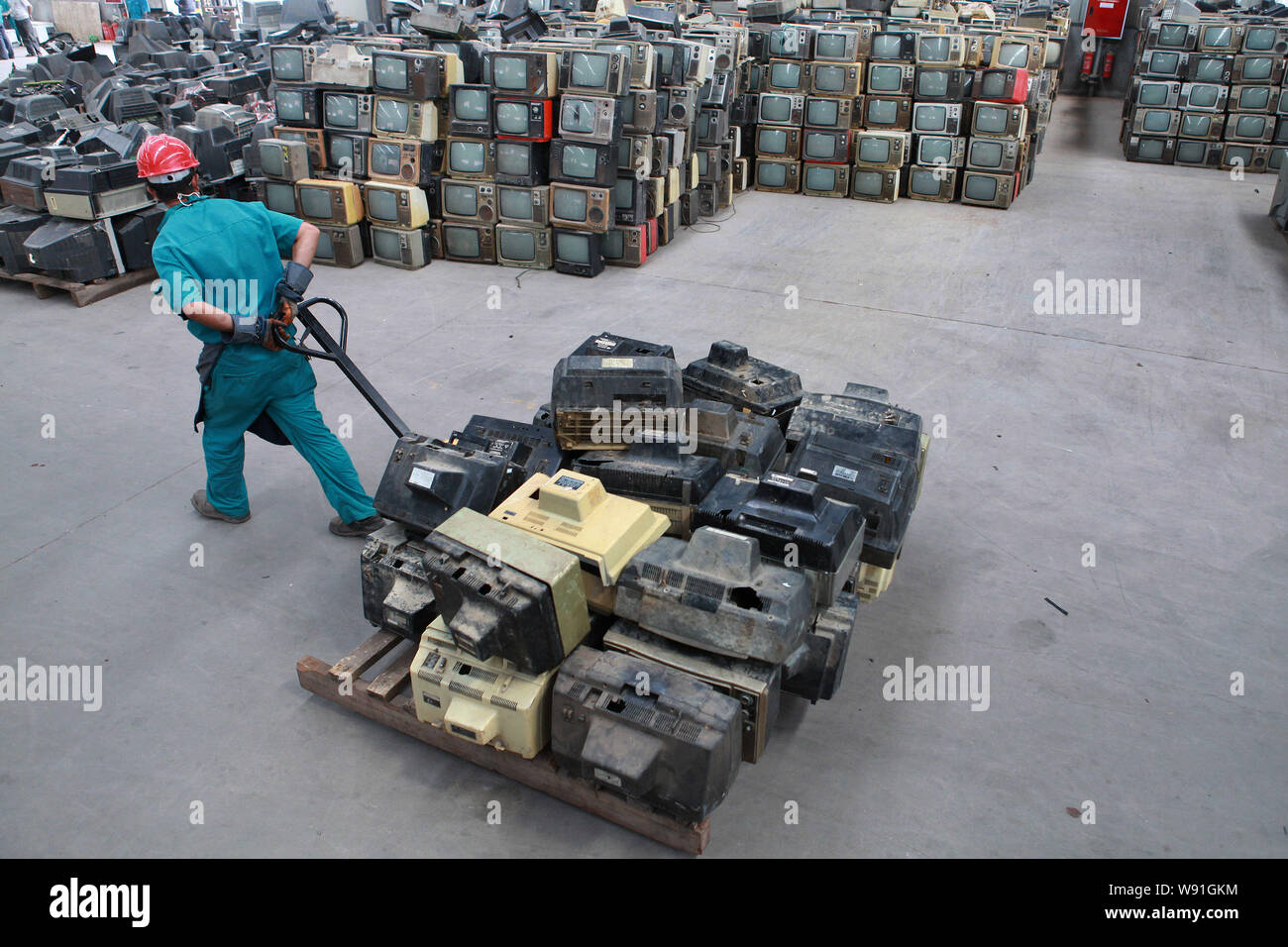 Electronic waste recycling plant hi-res stock photography and images ...