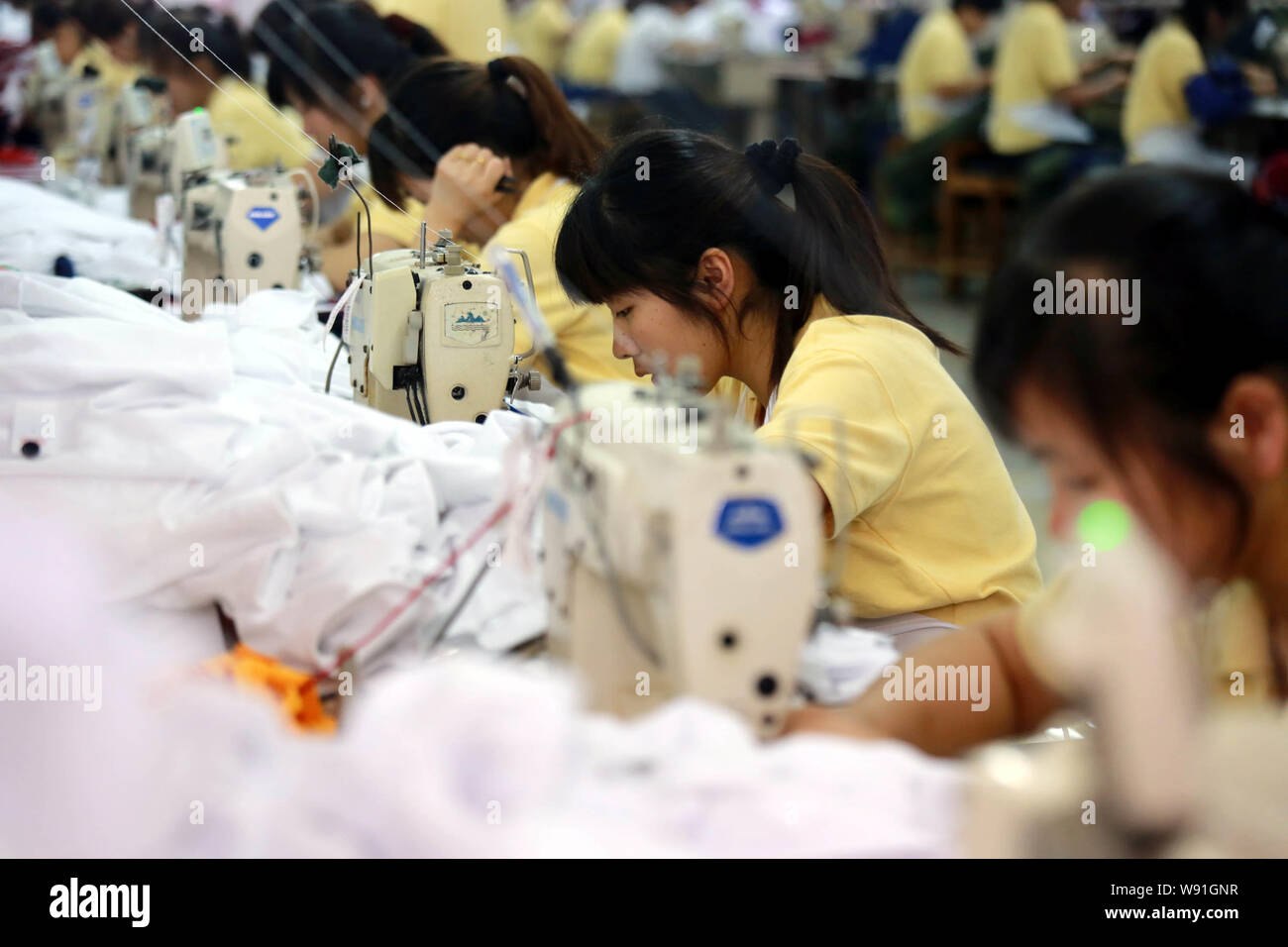 Chinese workers clothing factory hi-res stock photography and images - Alamy