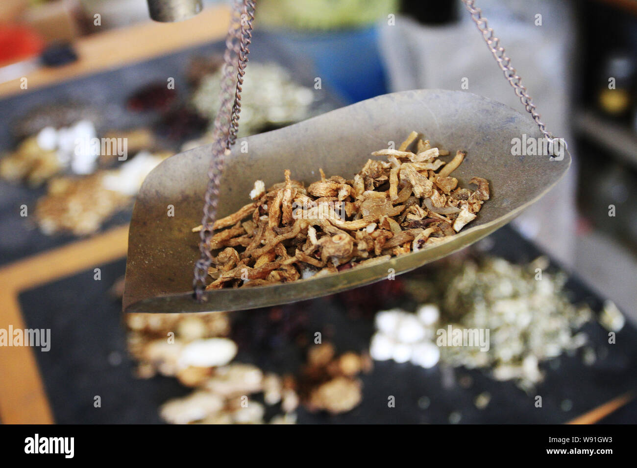 Tcm herbs hi-res stock photography and images - Alamy