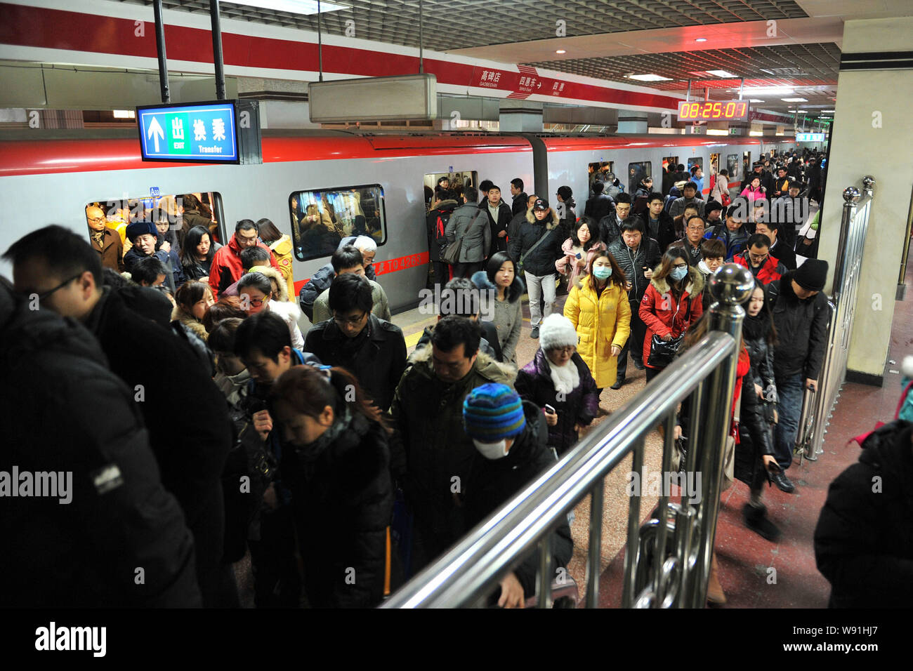 Worlds busiest train station hi-res stock photography and images - Alamy