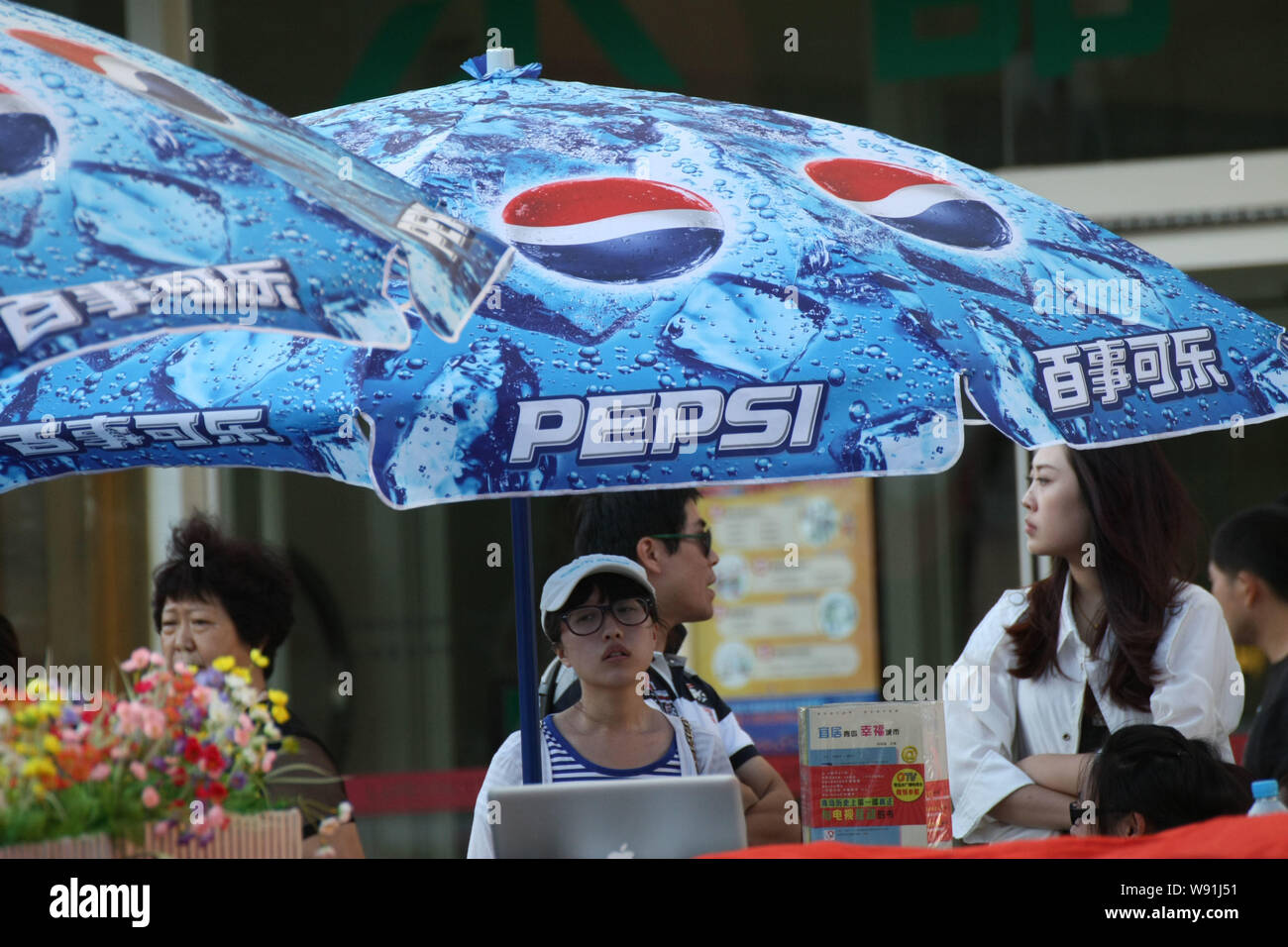 Pepsi stand hi-res stock photography and images - Alamy