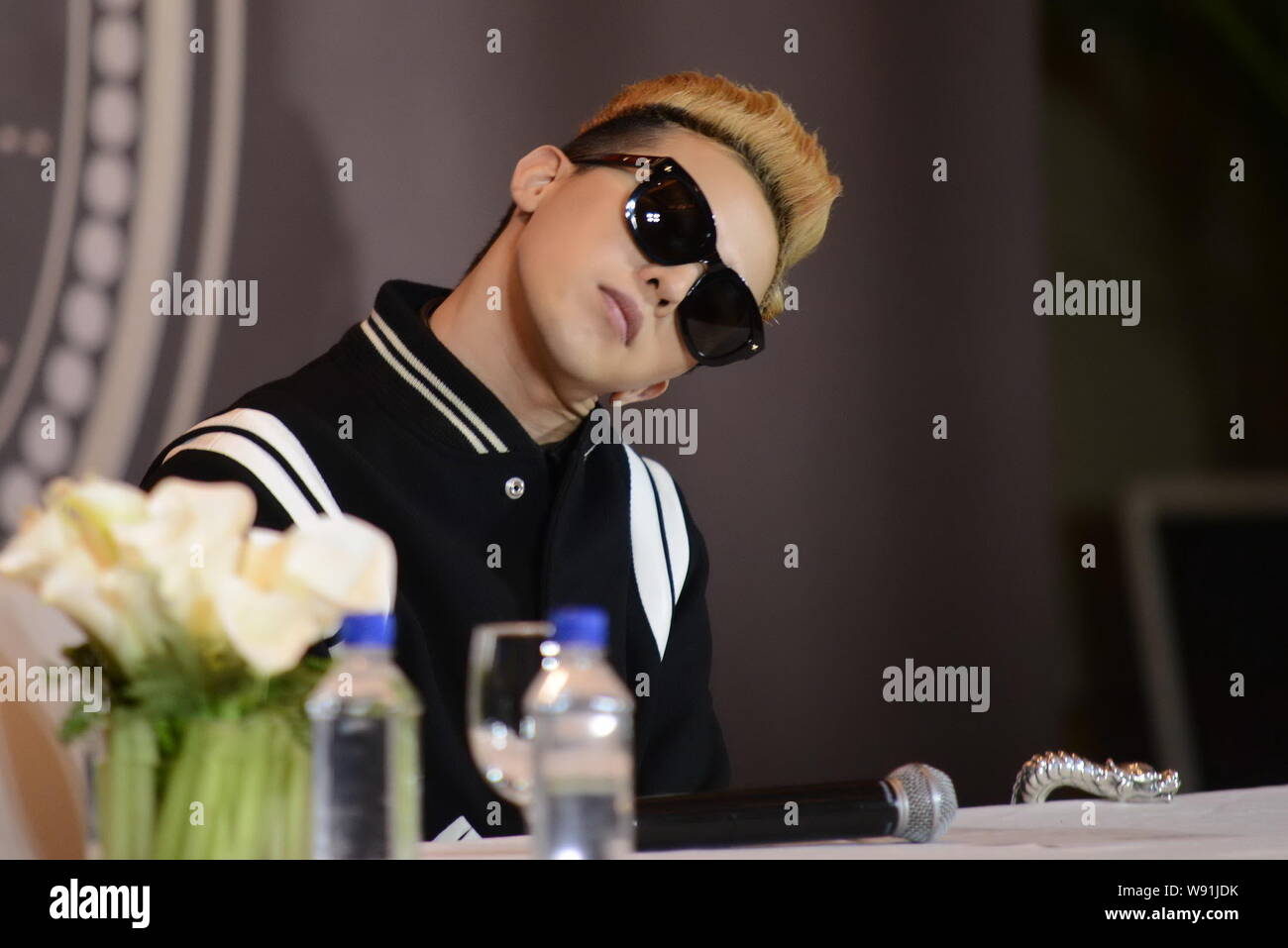G dragon singer hi-res stock photography and images - Alamy