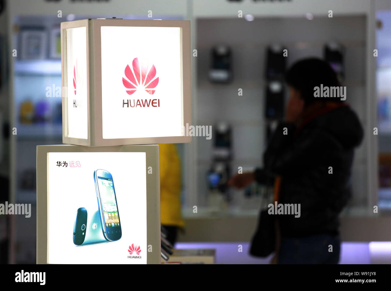 Huawei advertisements hi-res stock photography and images - Alamy