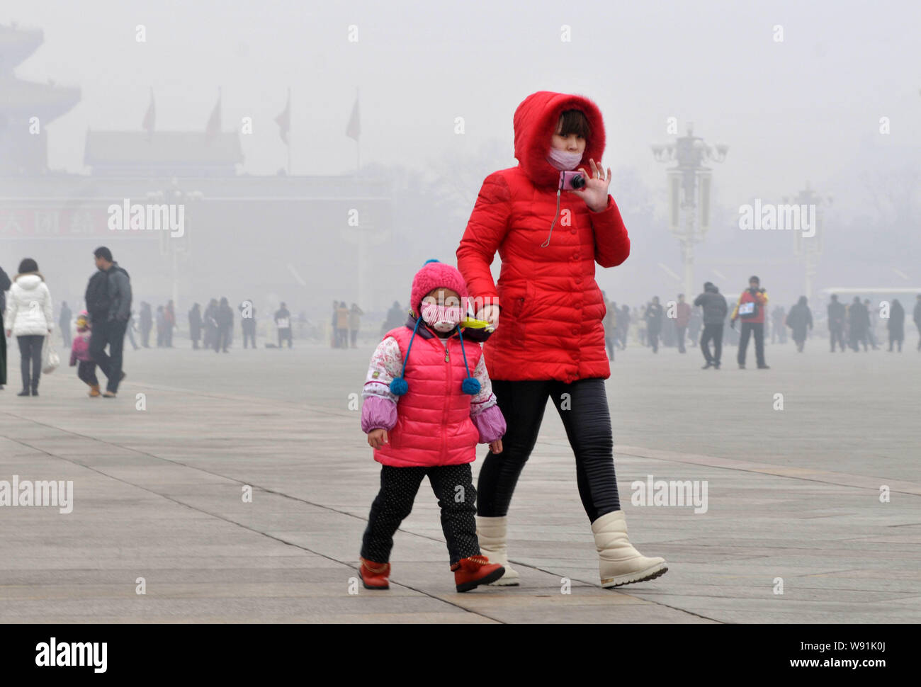 --FILE--Masked tourists visit the Tiananmen Square in heavy smog in ...