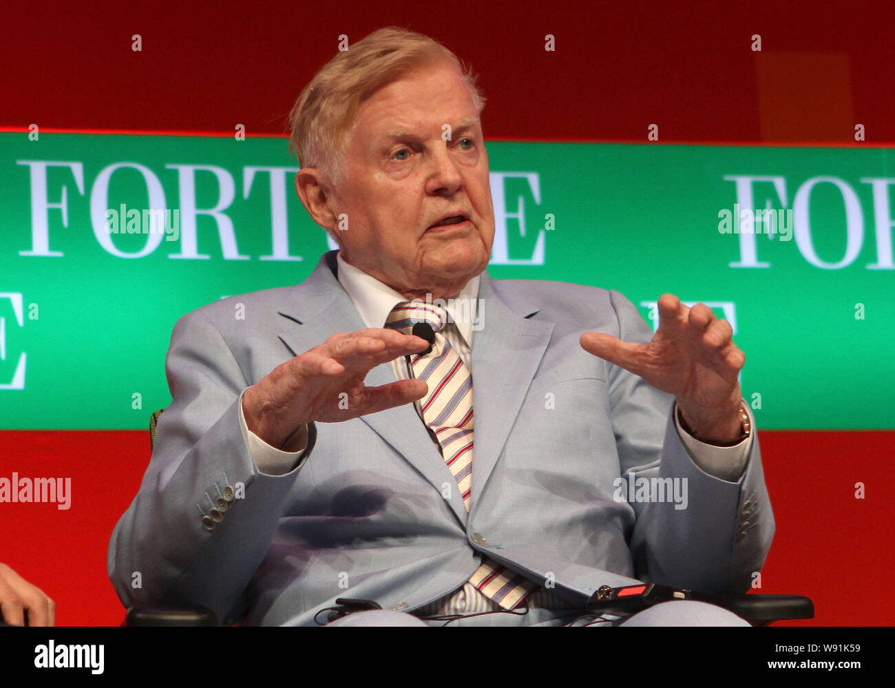 Robert Mundell, winner of the Nobel Prize in Economics in 1999 and ...