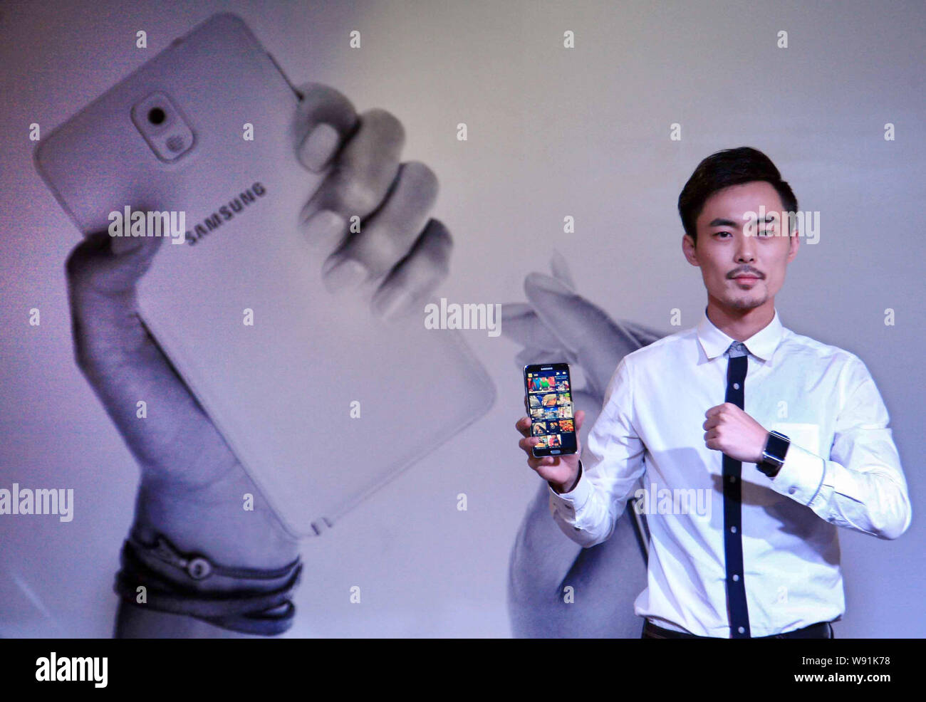 Smartwatch model hi-res stock photography and images - Alamy