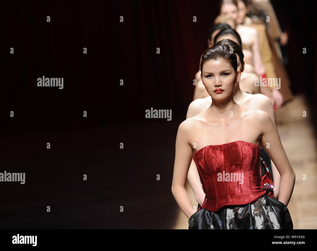 Chinese model Mo Wandan, front, and other models display new creations ...