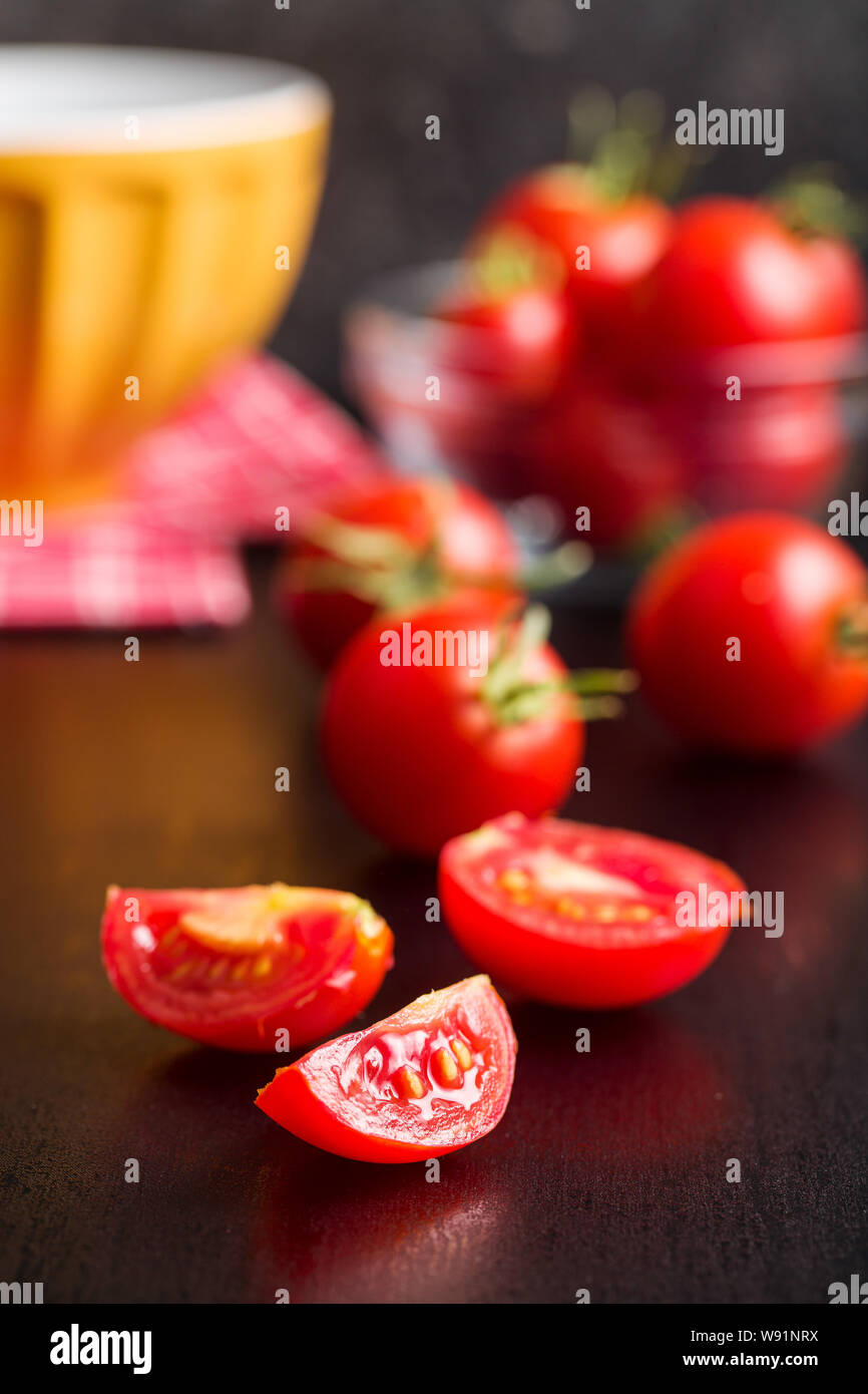 Sliced red tomatoes hi-res stock photography and images - Alamy