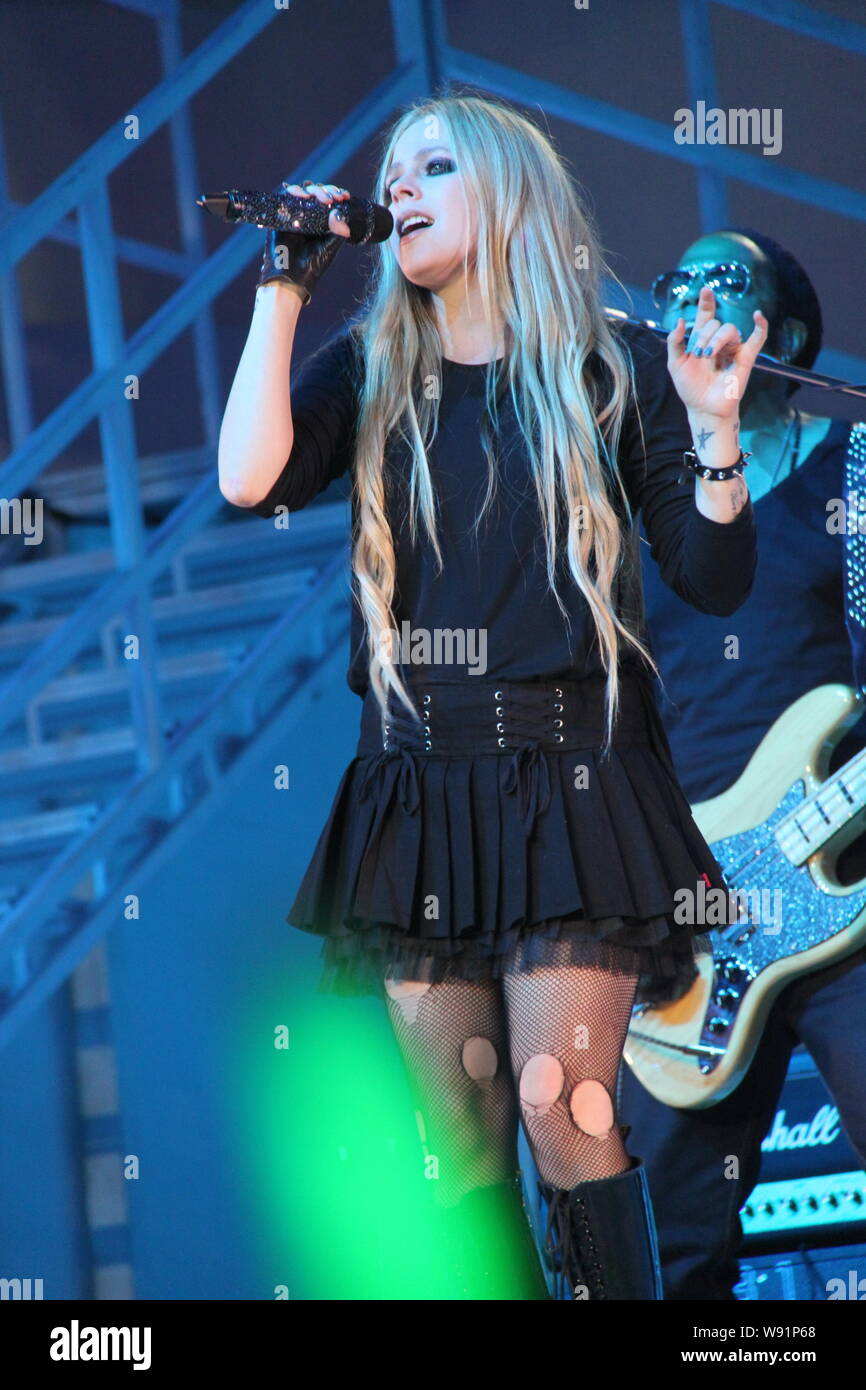 Canadian singer actress avril lavigne hi-res stock photography and ...