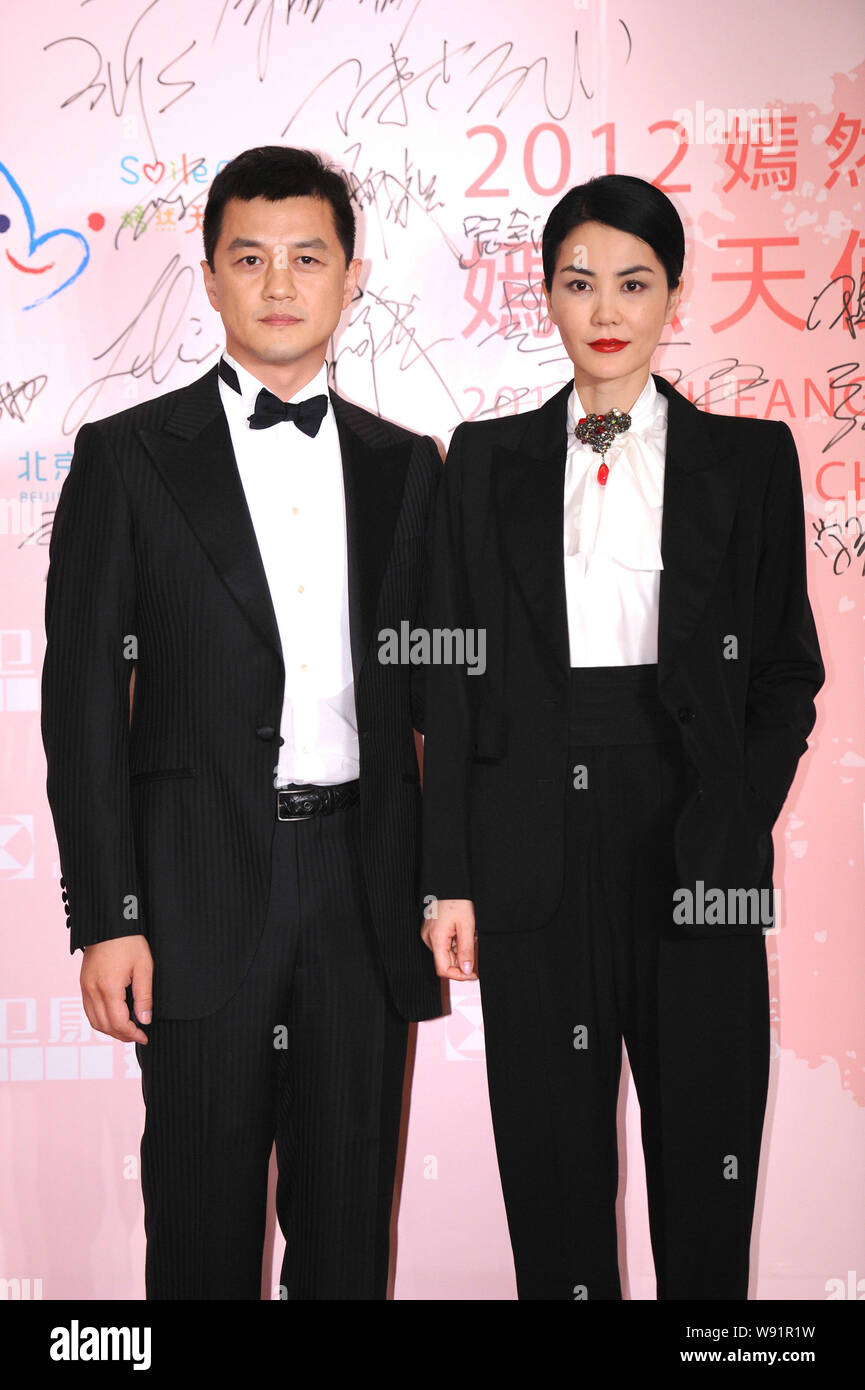 --FILE--Chinese pop diva Faye Wong, right, and her former husband, actor Li Yapeng, pose as they ...
