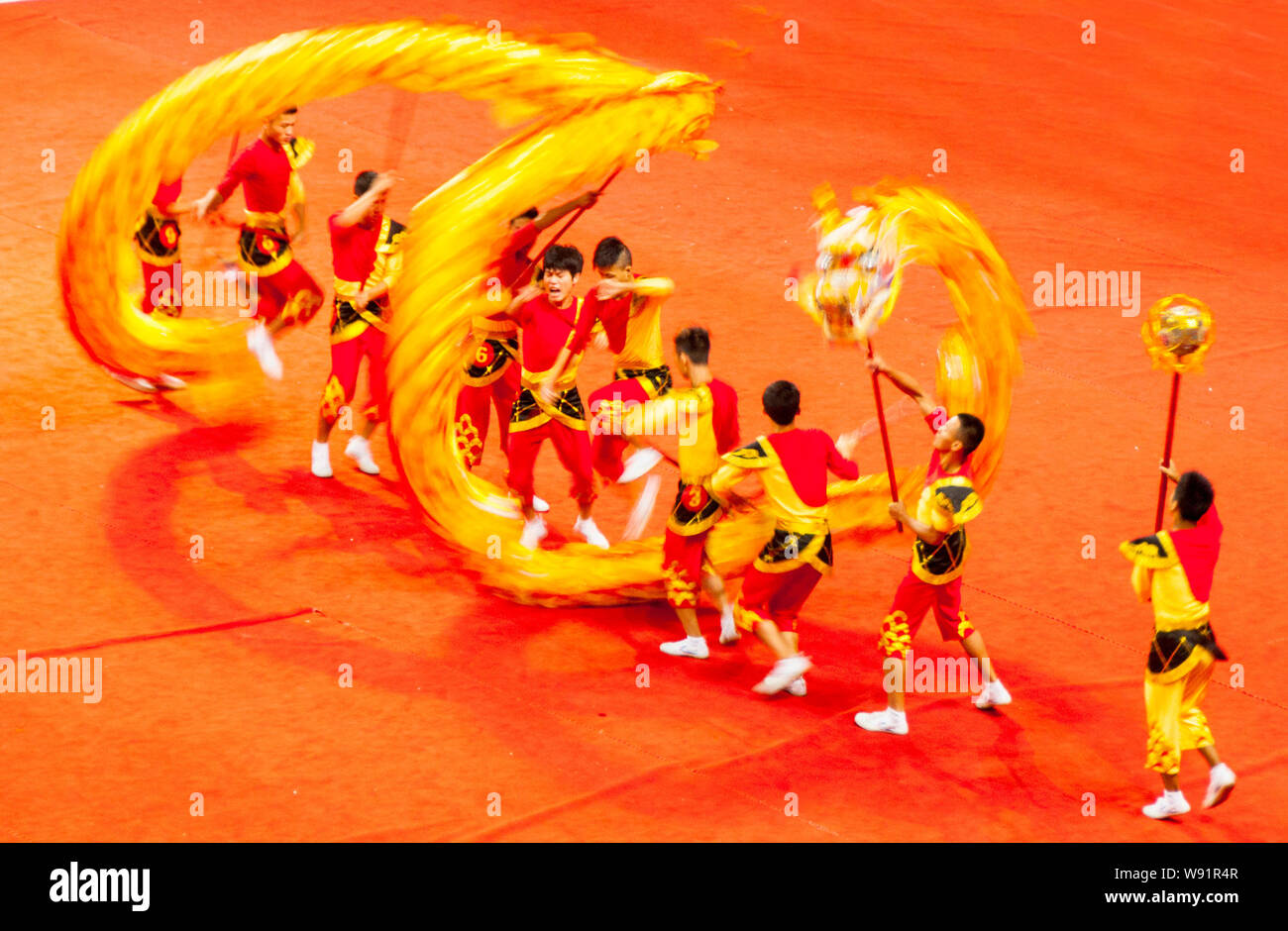 Chinese college students perform dragon dance during the final of 6th ...