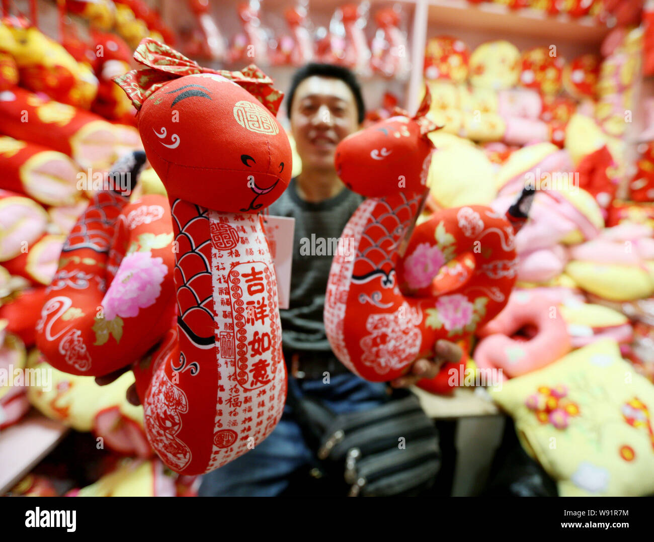 Snakes china hi-res stock photography and images - Alamy