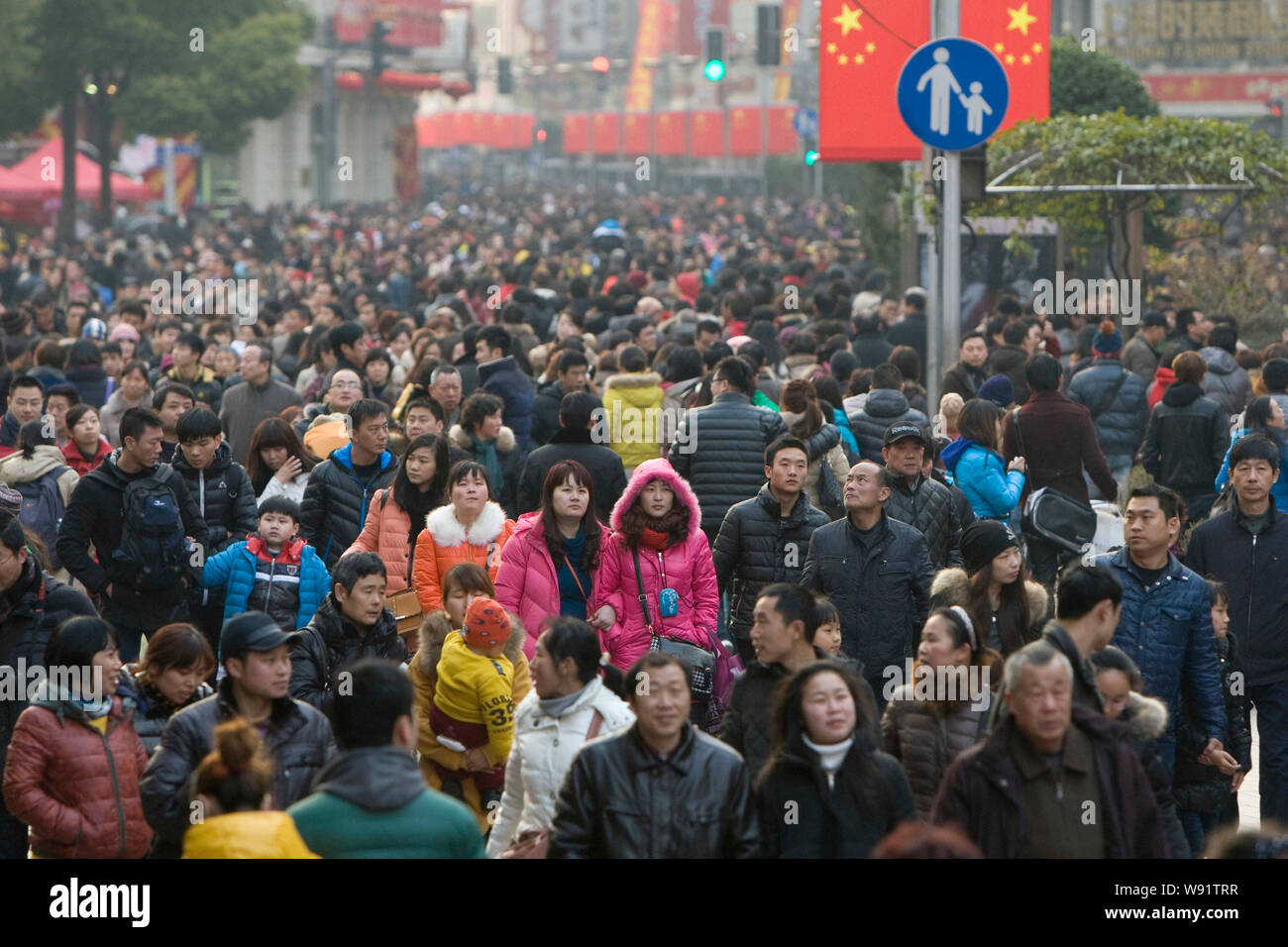 Tourists crowd the Nanjing Road shopping street during the Spring ...