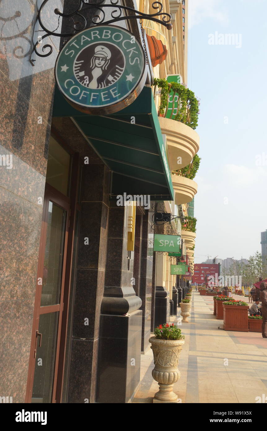 Fake starbucks hi-res stock photography and images - Alamy