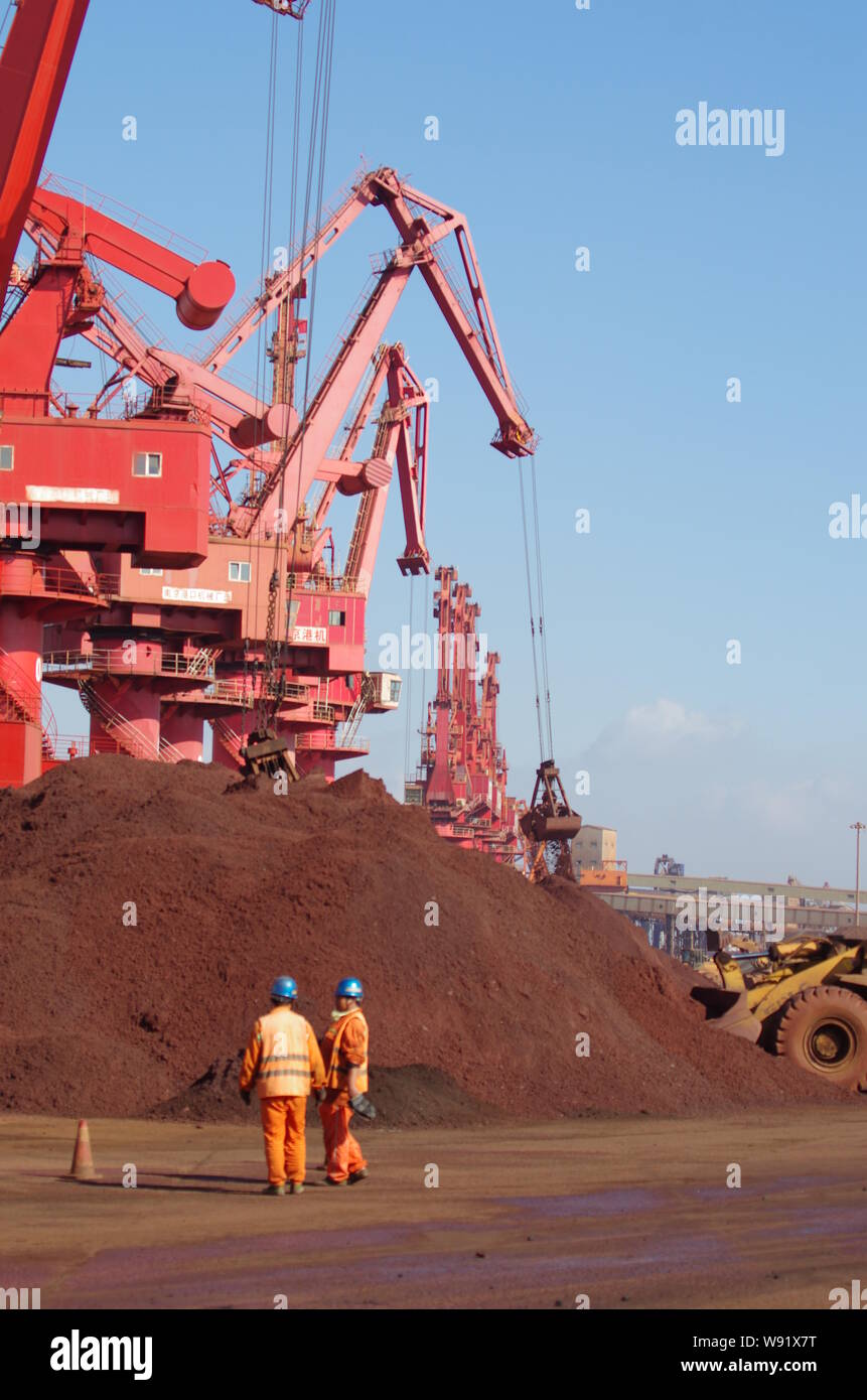 Grab and release hi-res stock photography and images - Alamy