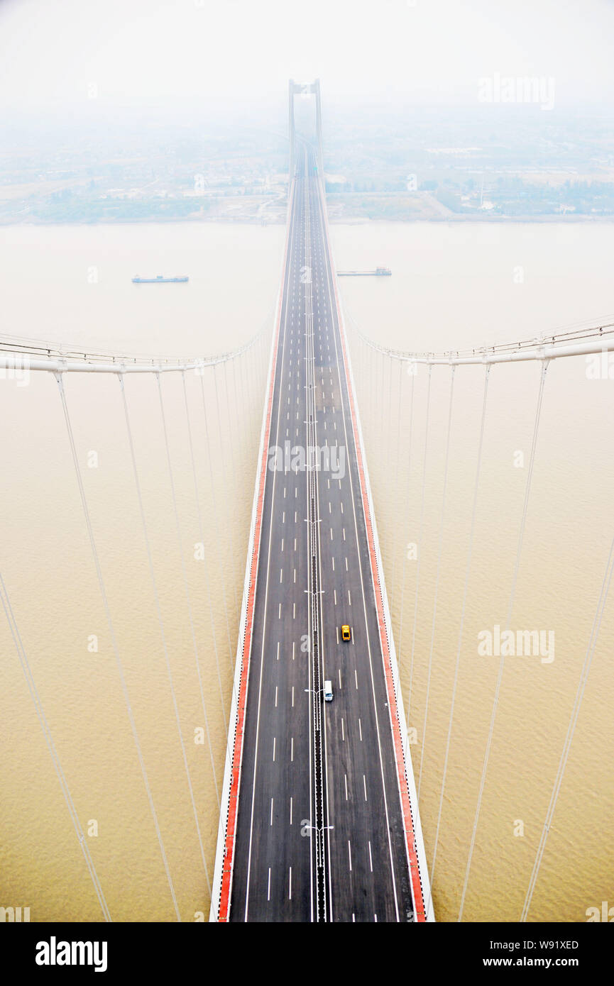 Taizhou yangtze river bridge, china hi-res stock photography and images ...