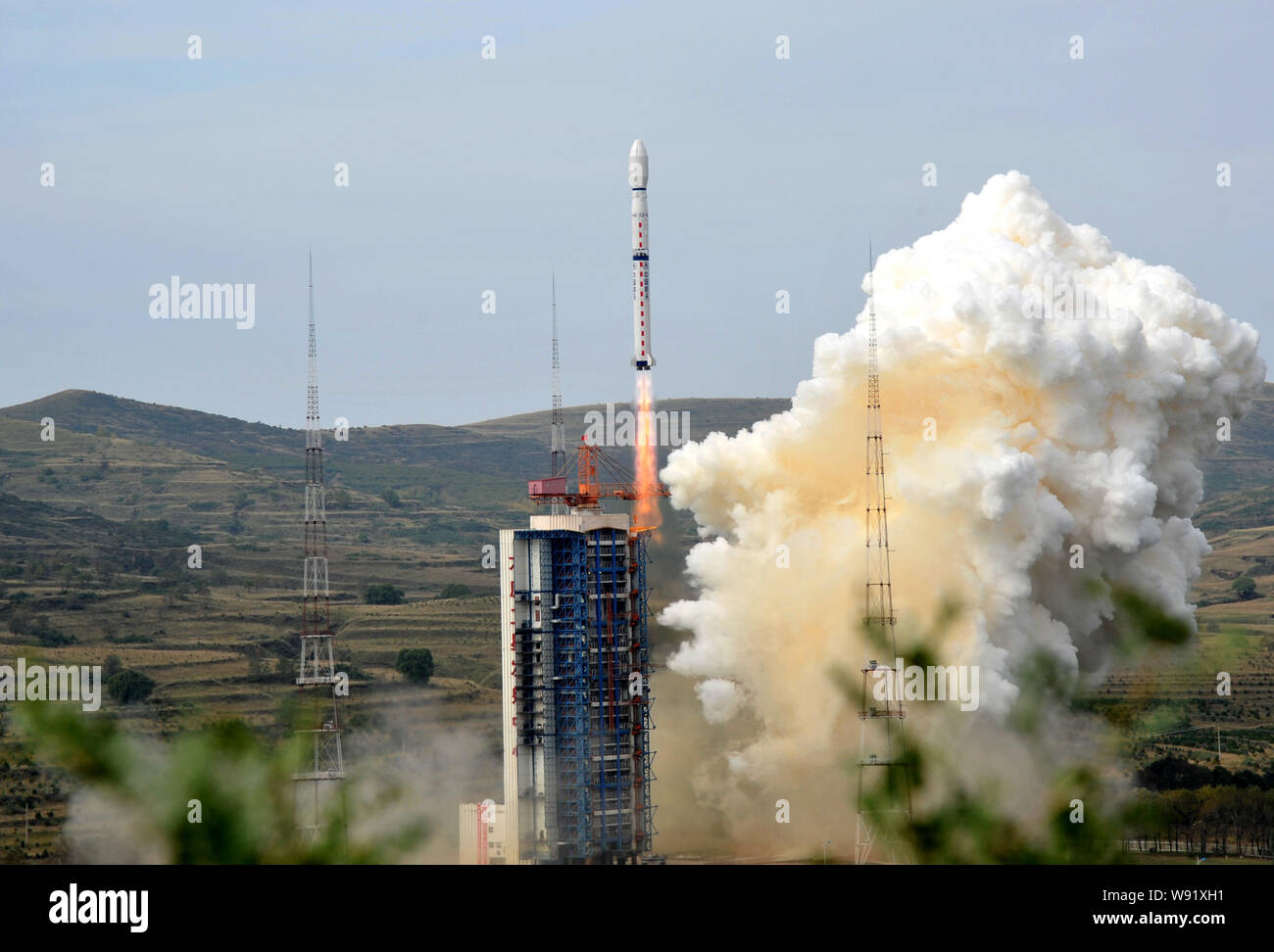 A Long March 4C (CZ-4C) carrier rocket carrying a Fengyun-3 polar ...
