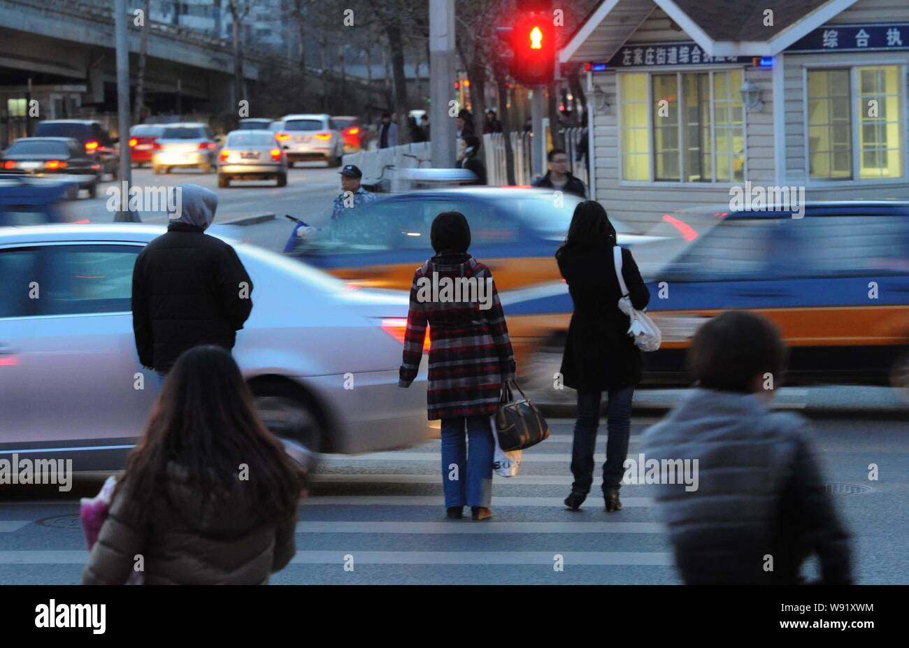 Red traffic light china hi-res stock photography and images - Alamy