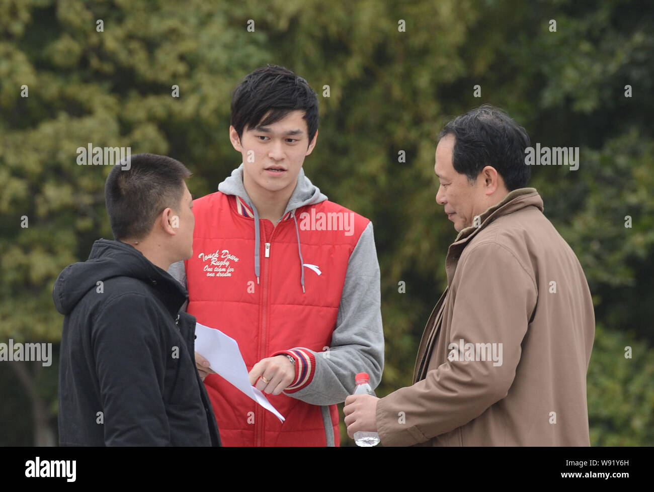 Chinas star swimmer Sun Yang (center) was seen in Zhejiang College of ...
