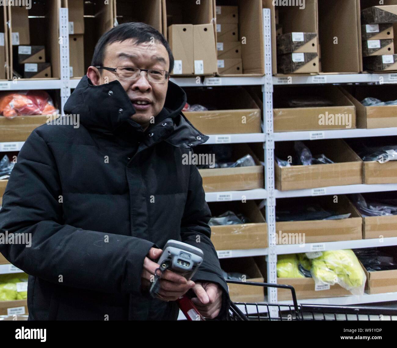 --FILE--Chen Nian, founder of VANCL, tries to boost morale for ...