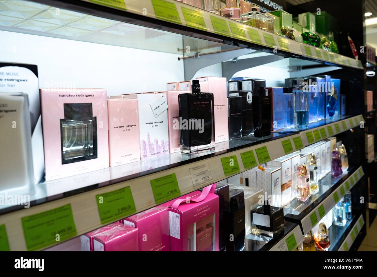 Shelf shelves display fragrance hi-res stock photography and images - Alamy