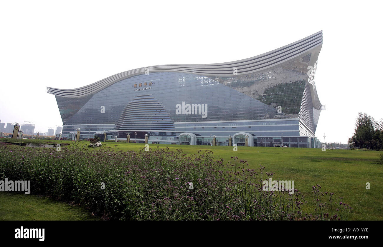 New century global centre chengdu hi-res stock photography and images ...