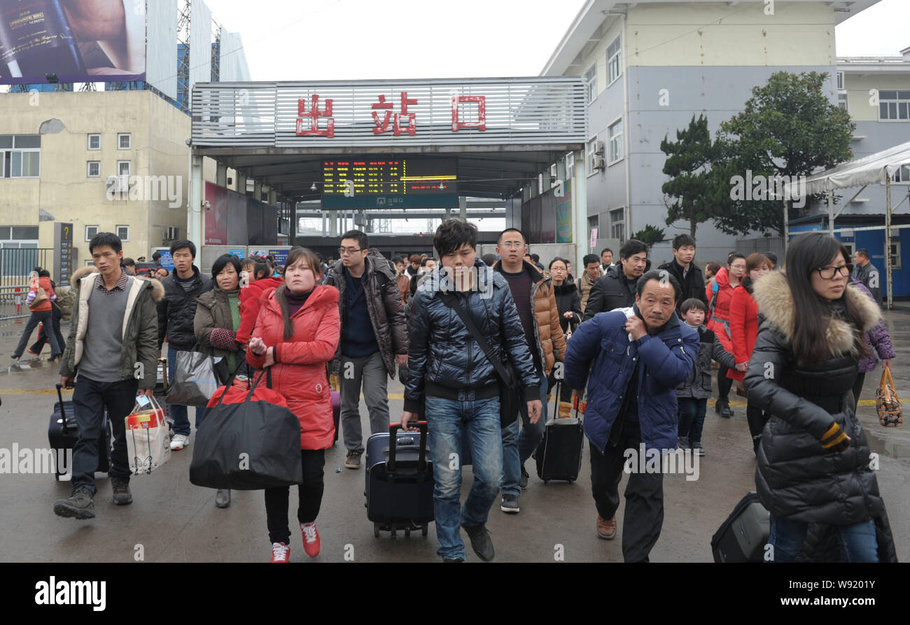 Ningbo East Railway Station A Passenger Takes Photos With A CRH6F