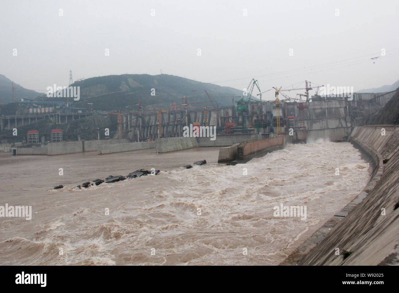 Xiluodu hydropower station hi-res stock photography and images - Alamy