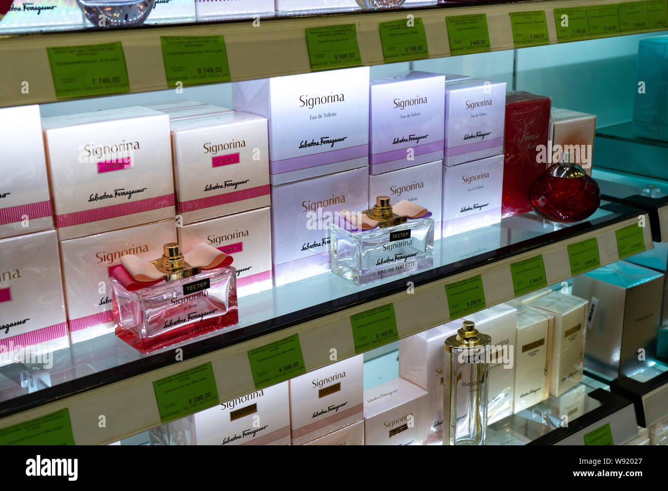 Shelf shelves display fragrance hi-res stock photography and images - Alamy