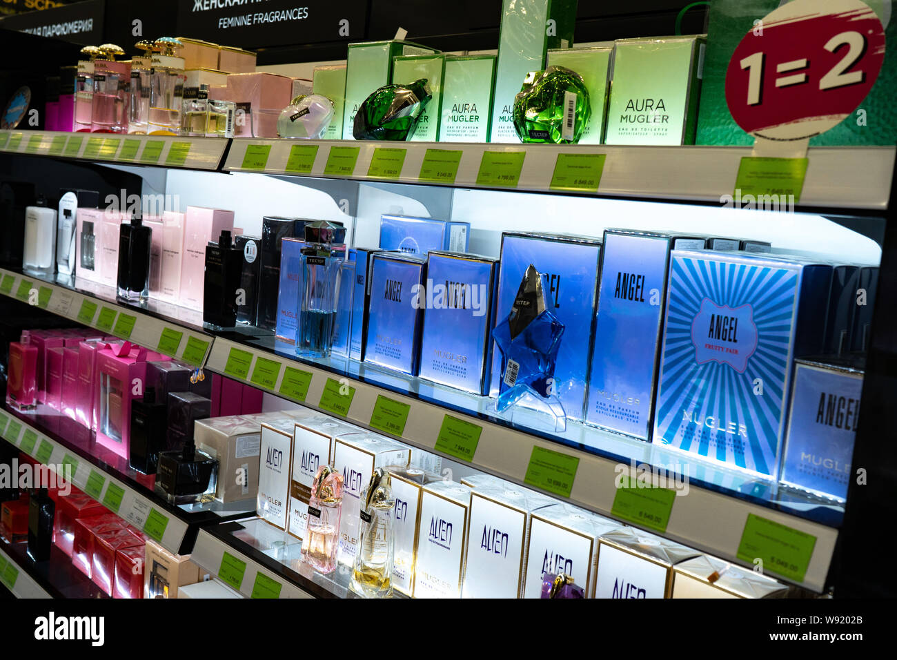 Shelf shelves display fragrance hi-res stock photography and images - Alamy