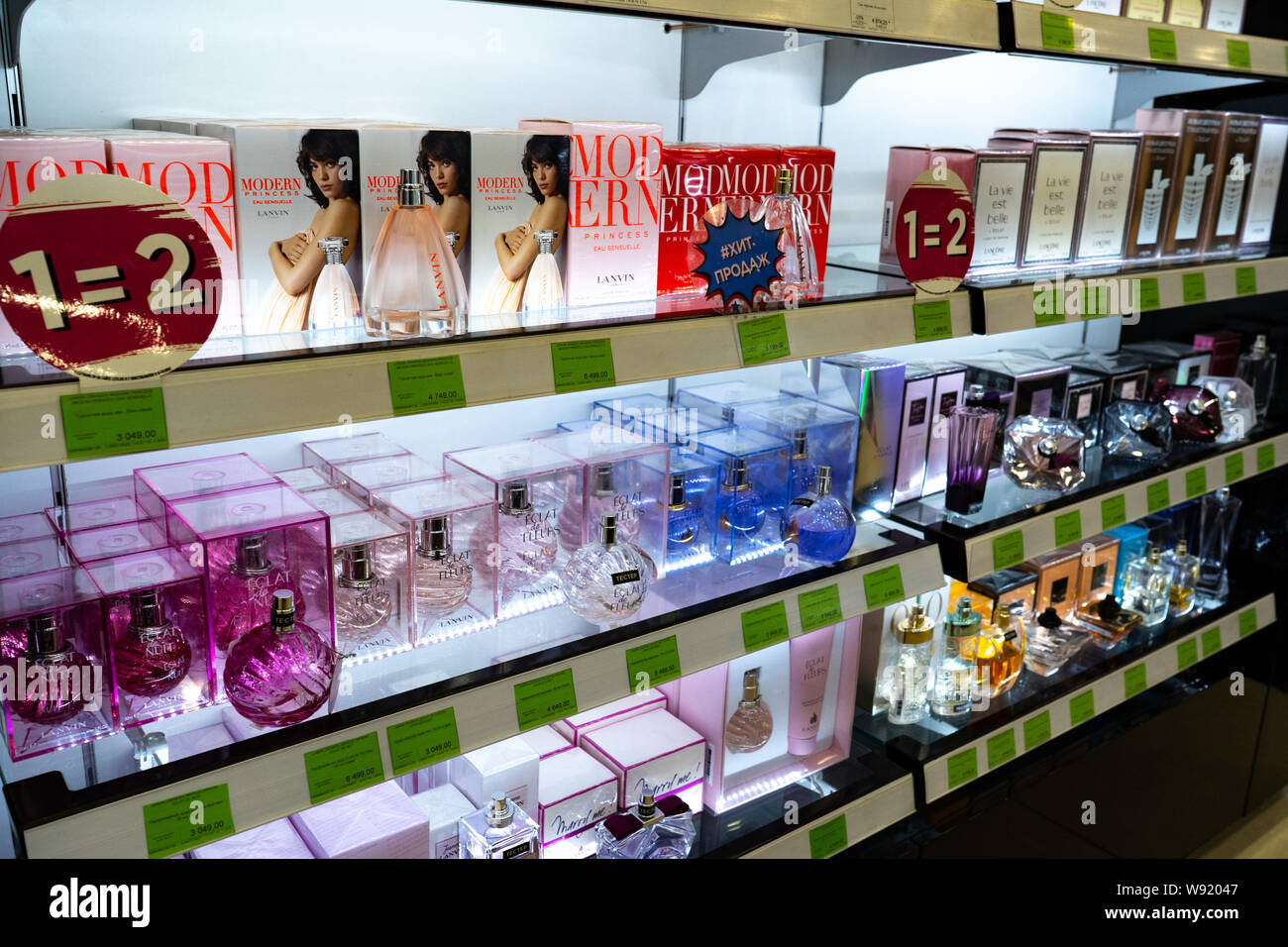 Perfume shop interior hi-res stock photography and images - Alamy