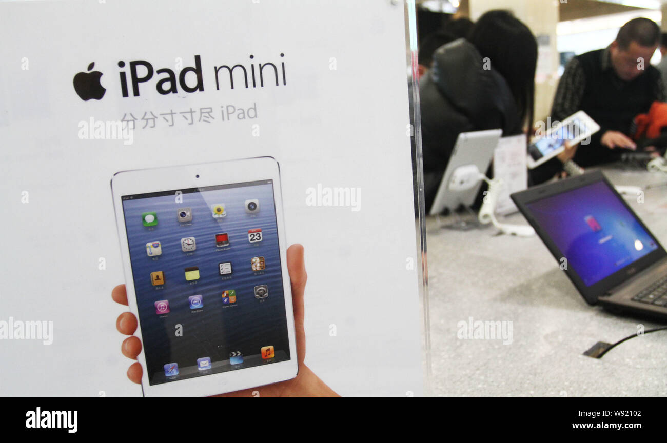 Apple ipads hi-res stock photography and images - Alamy