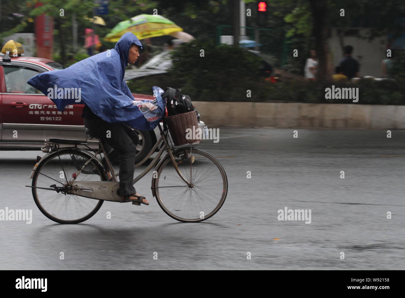 Riding in the rain hi-res stock photography and images - Alamy