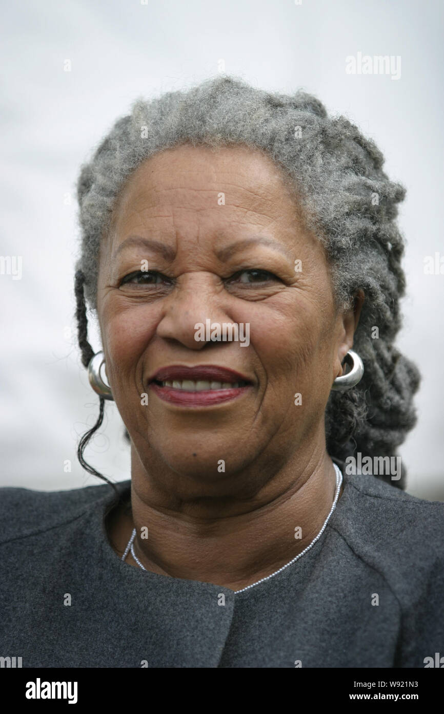 Toni morrison book hi-res stock photography and images - Alamy