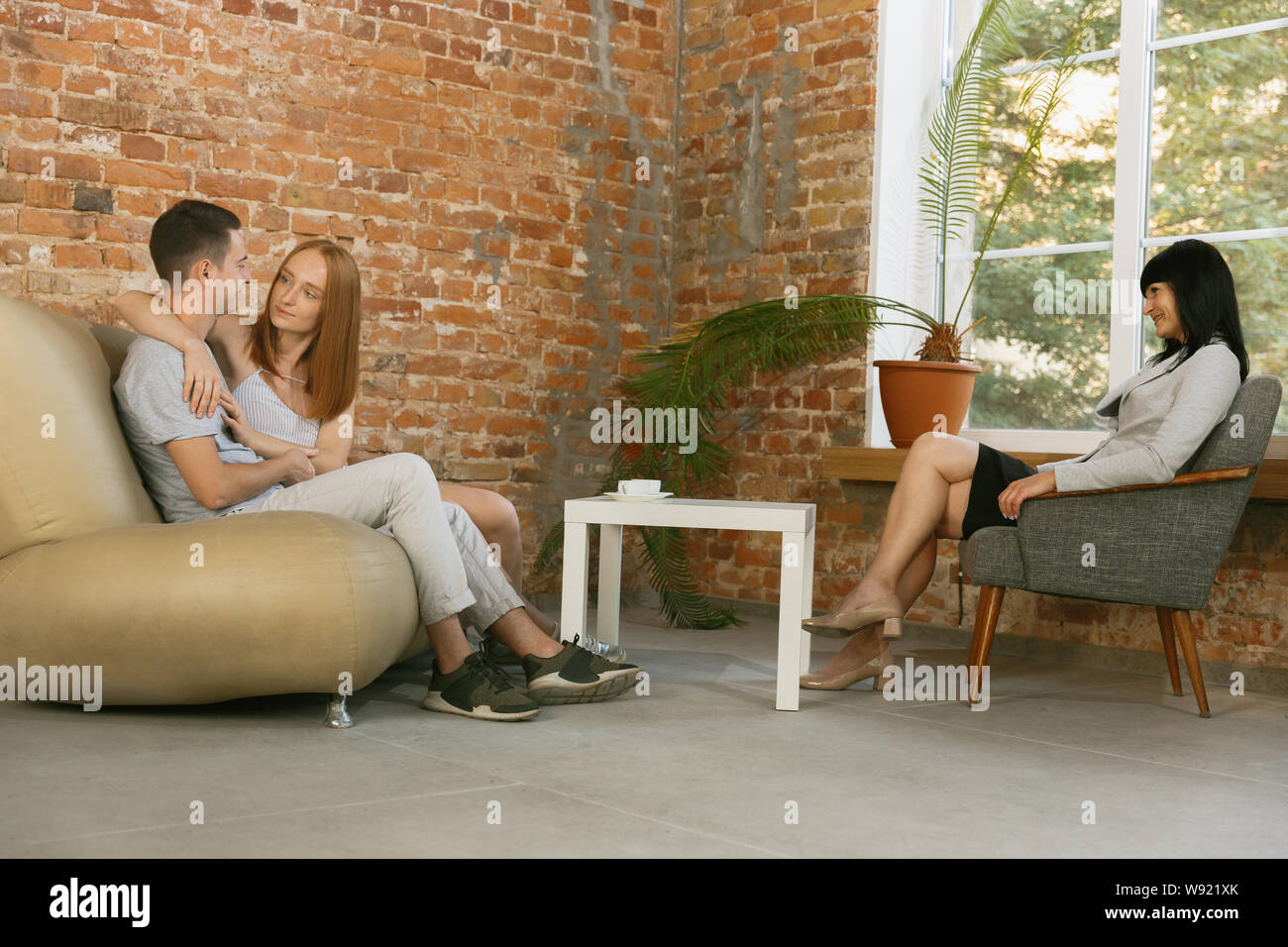 Woman man couple counseling interview hi-res stock photography and ...