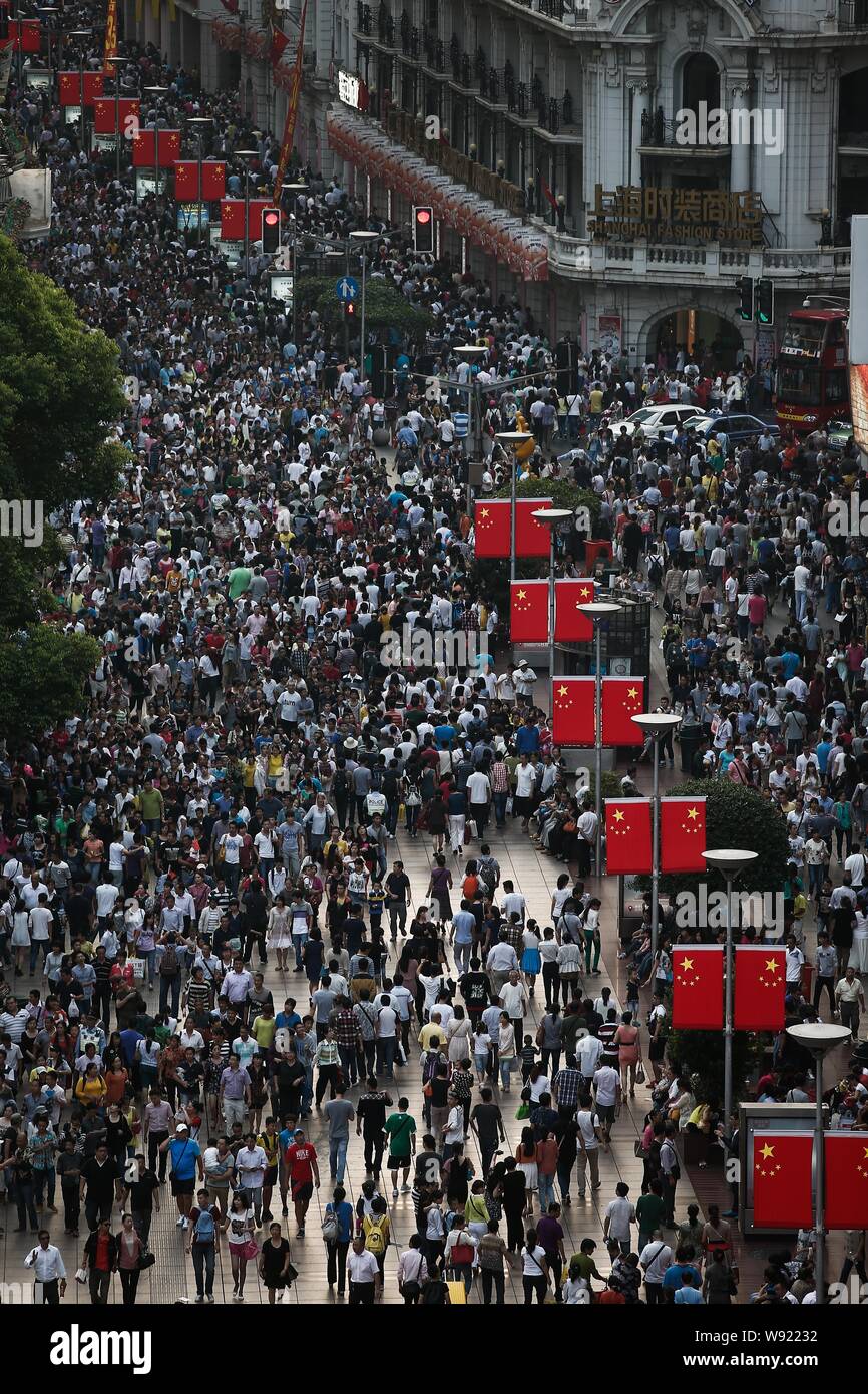 Tourists crowd the Nanjing Road shopping street on the National Day in ...
