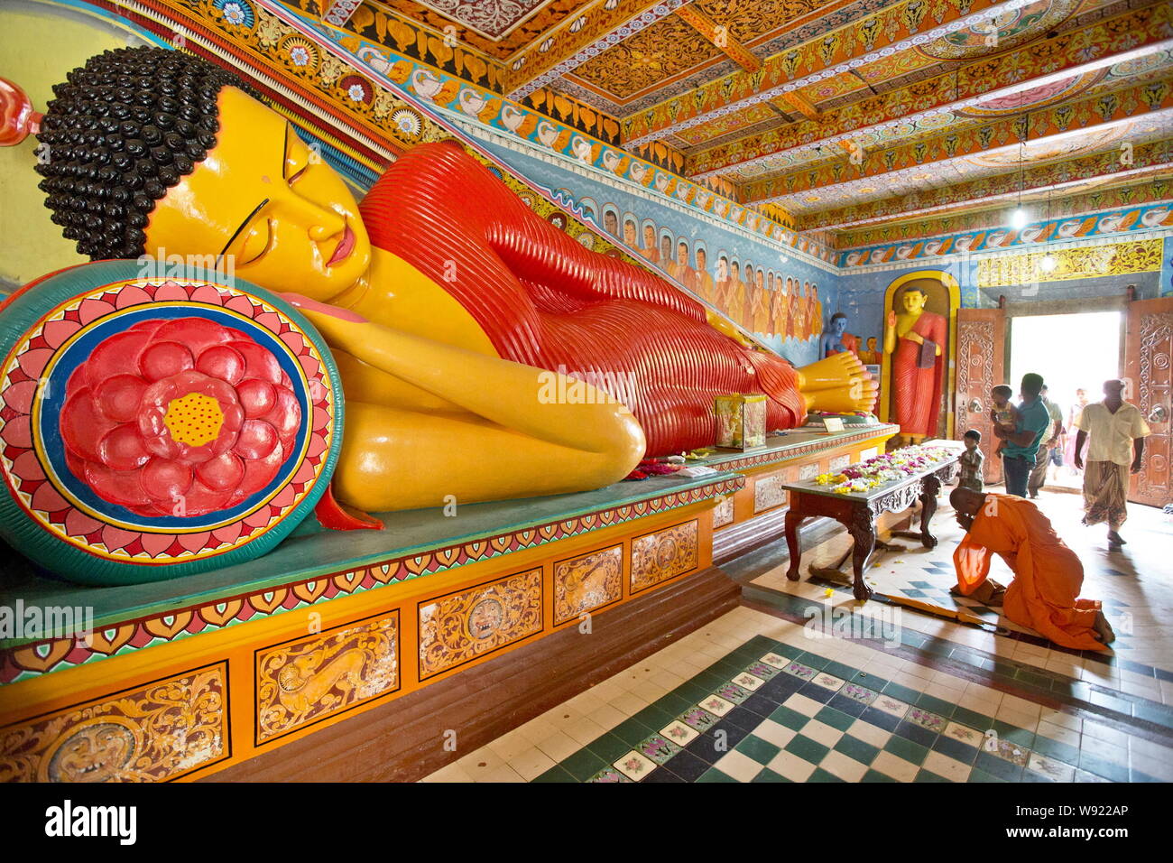 Indian coloured statue hi-res stock photography and images - Alamy