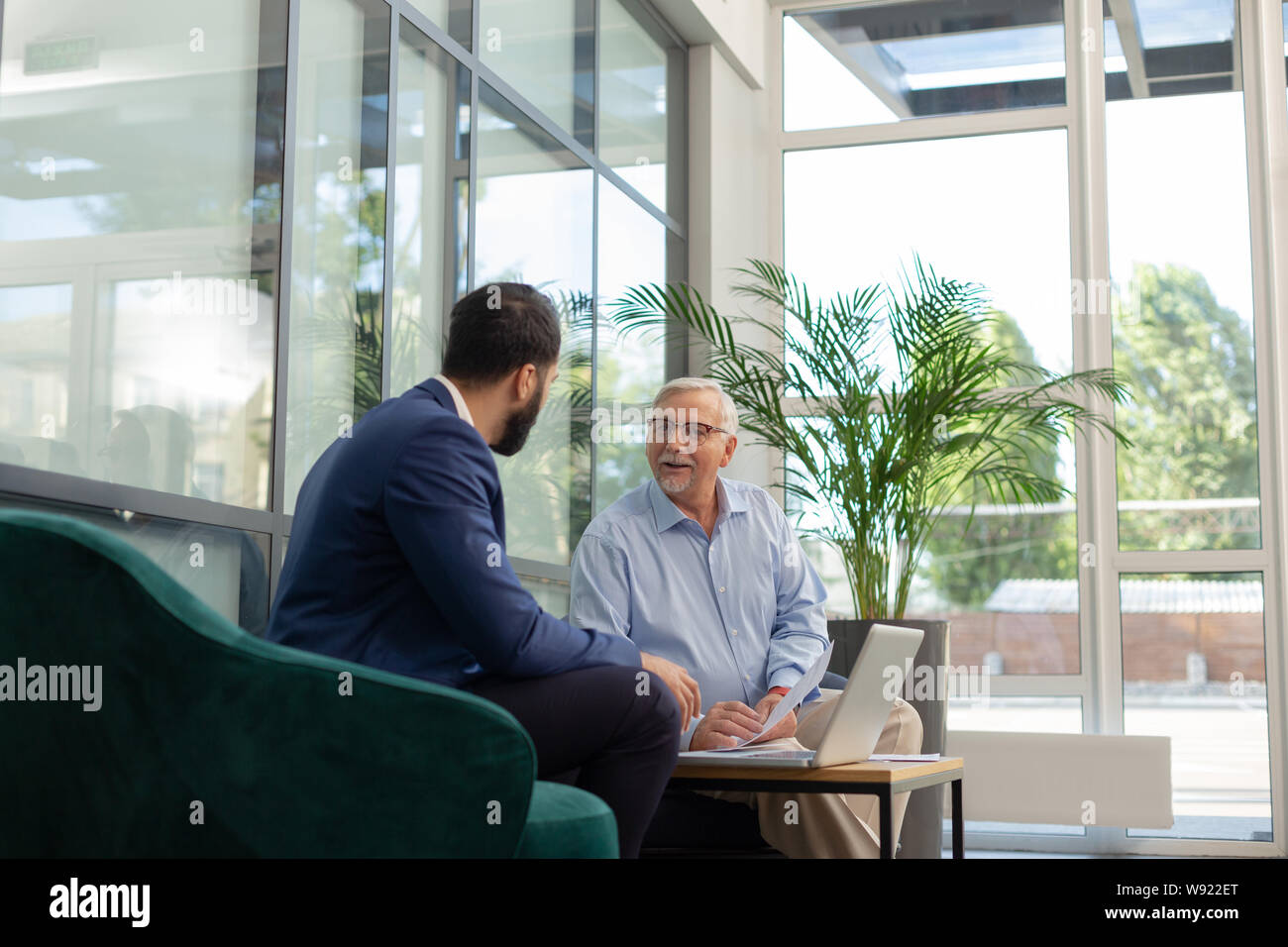 Grey haired man business worker hi-res stock photography and images - Alamy