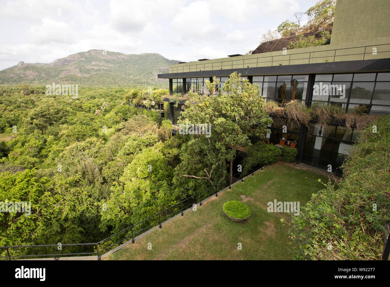 Geoffrey bawa architecture hi-res stock photography and images - Alamy