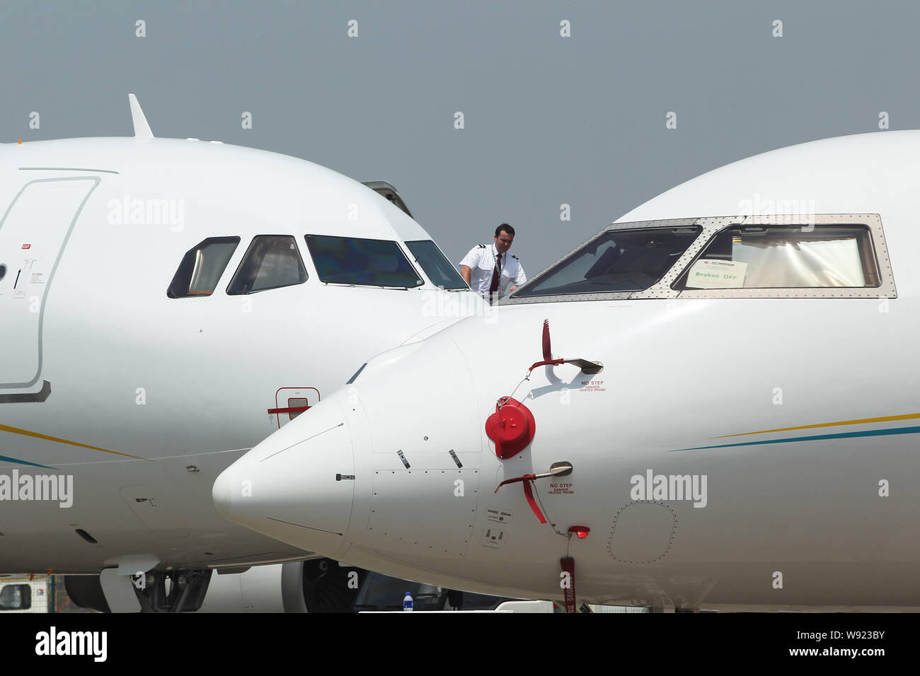 Air host hi-res stock photography and images - Alamy