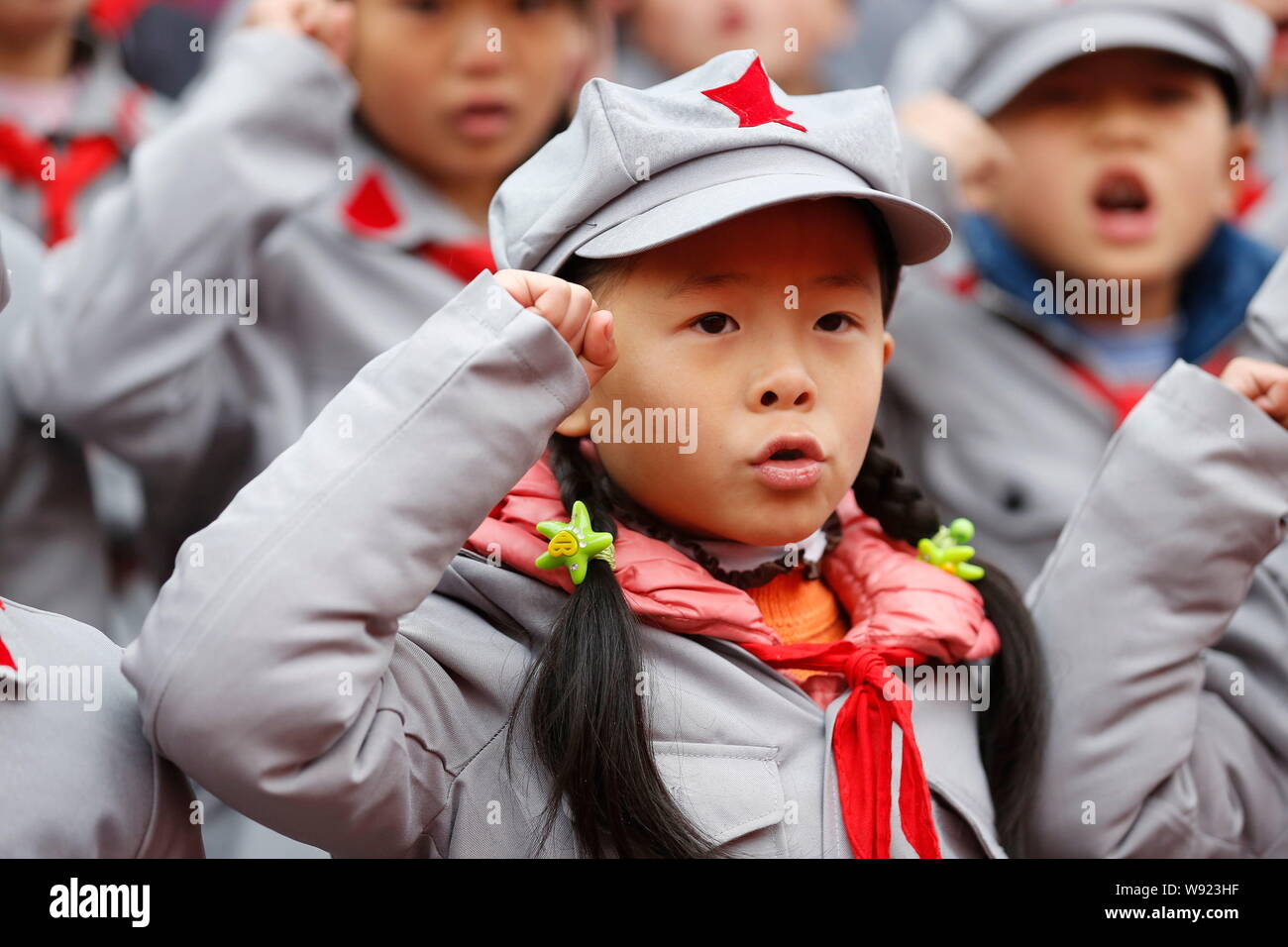 Young Chinese students dressed in Red Army costumes swear in during the ...