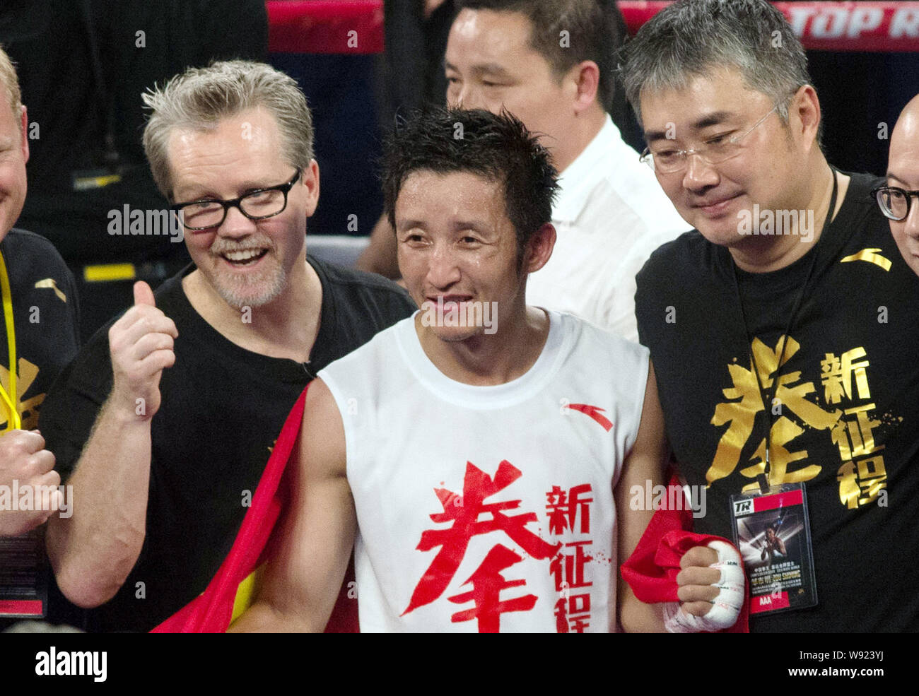 Chinese Olympic boxing champion Zou Shiming (center) poses for photos ...