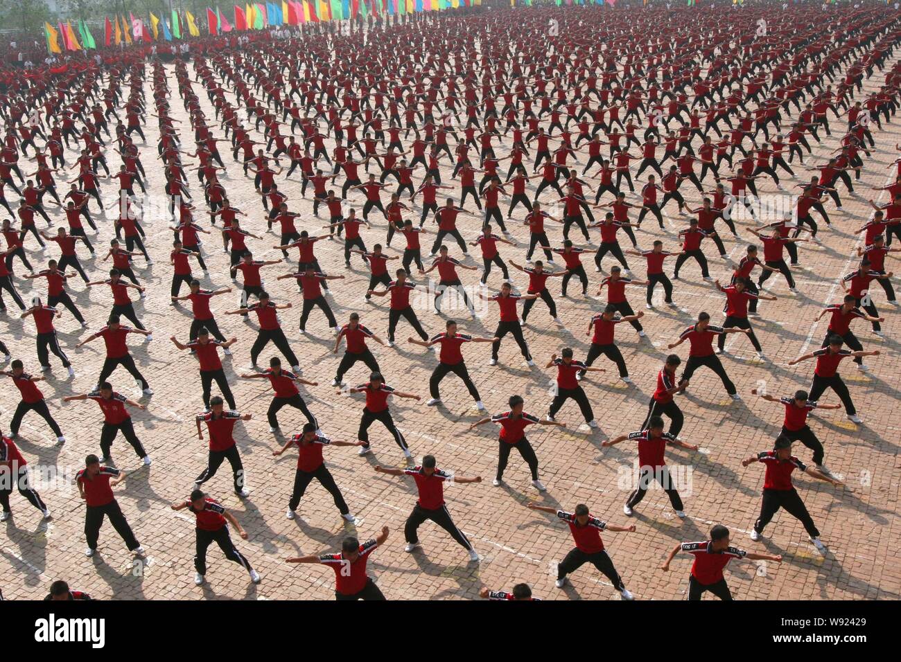 Students tagou shaolin kung fu hi-res stock photography and images - Alamy