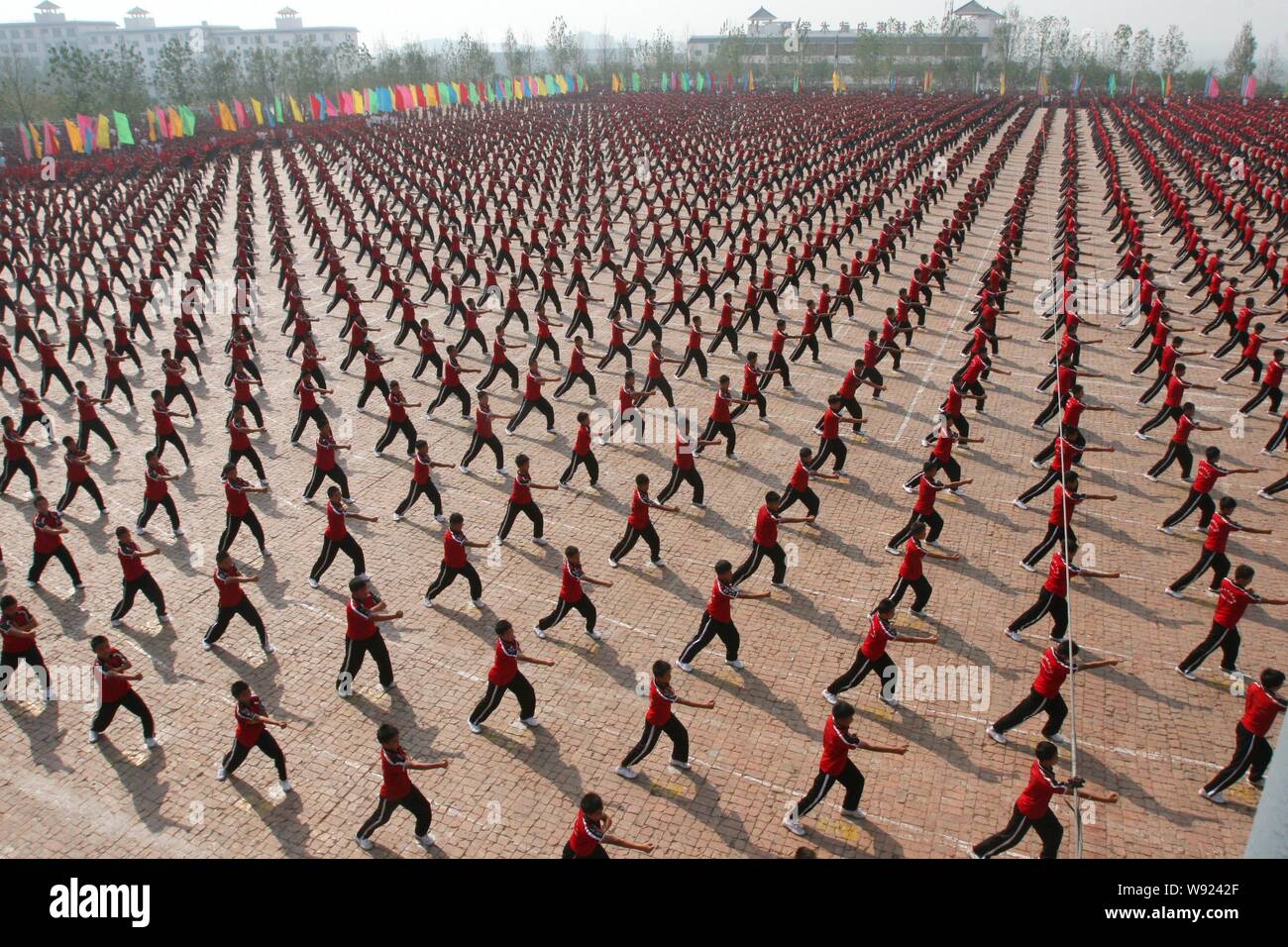 Shaolin kung fu school hi-res stock photography and images - Alamy