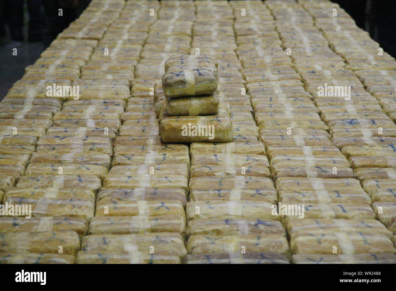 Drug raid hi-res stock photography and images - Alamy