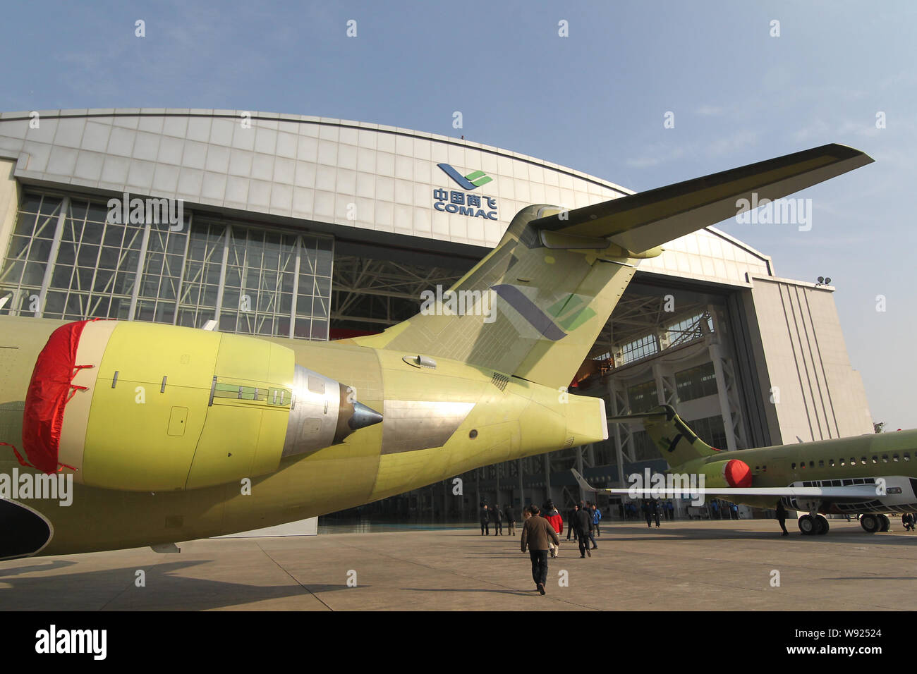 Jet Outside Hangar High Resolution Stock Photography and Images - Alamy